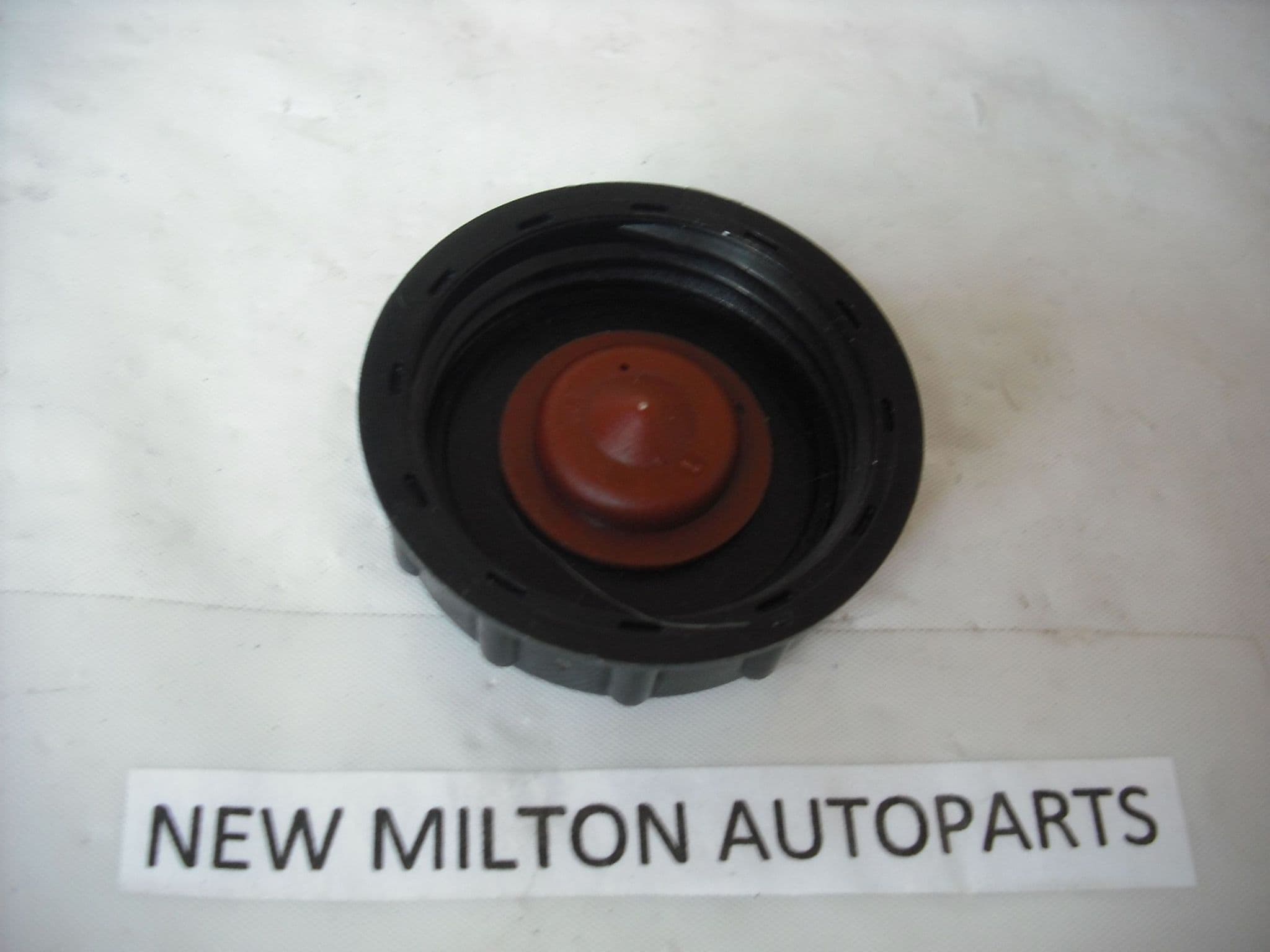 A GENUINE RENAULT ESPACE MK3 AND MK4 POWER STEERING OIL FILLER CAP