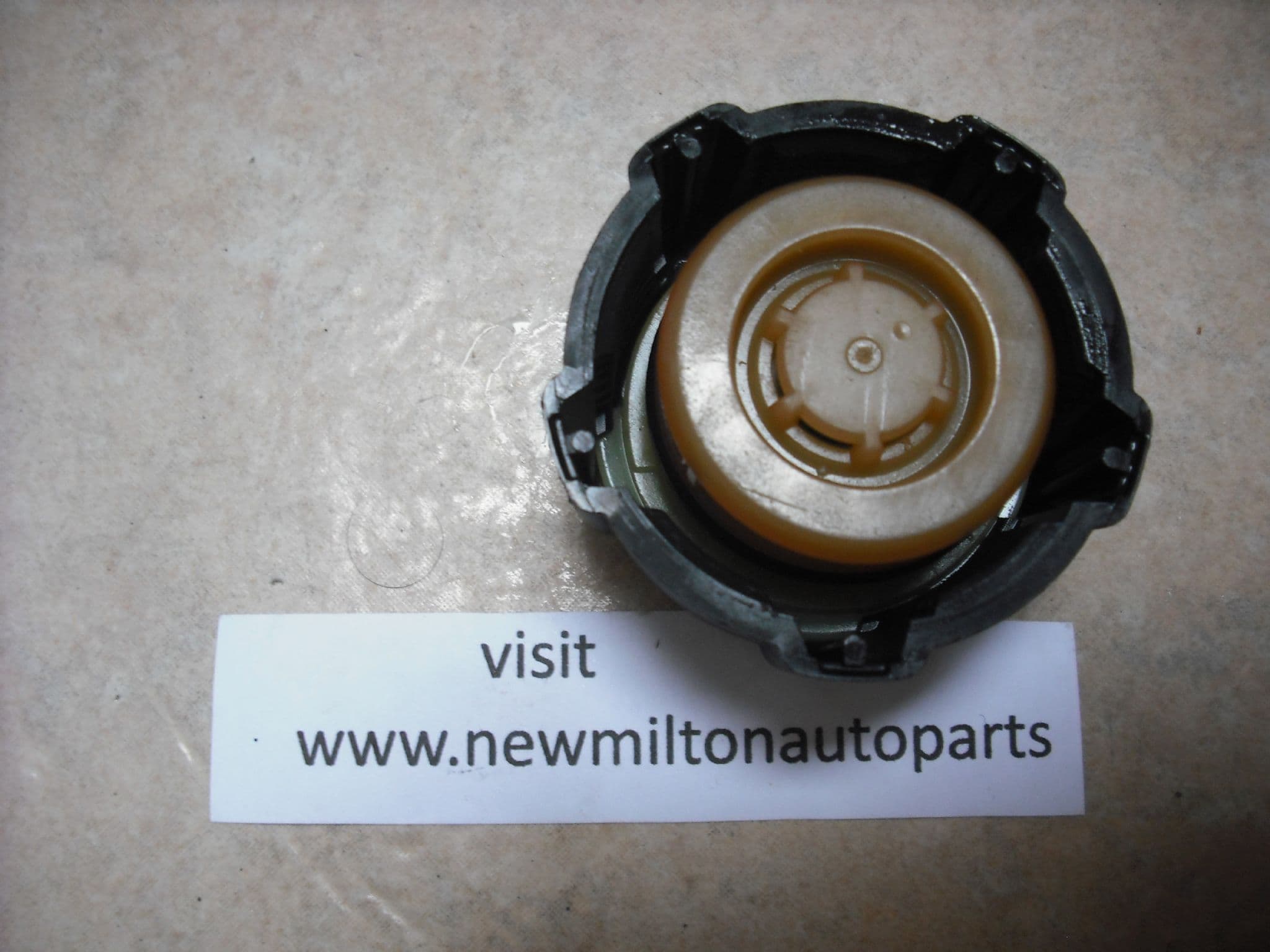 A GENUINE RENAULT LAGUNA MK3 WATER COOLANT EXPANSION TANK / RADIATOR CAP