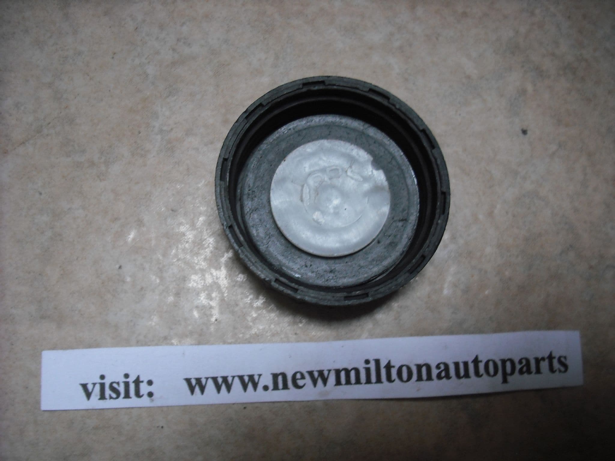 A GENUINE RENAULT SCENIC MK1 AND MK2 BRAKE MASTER CYLINDER OIL FILLER ...