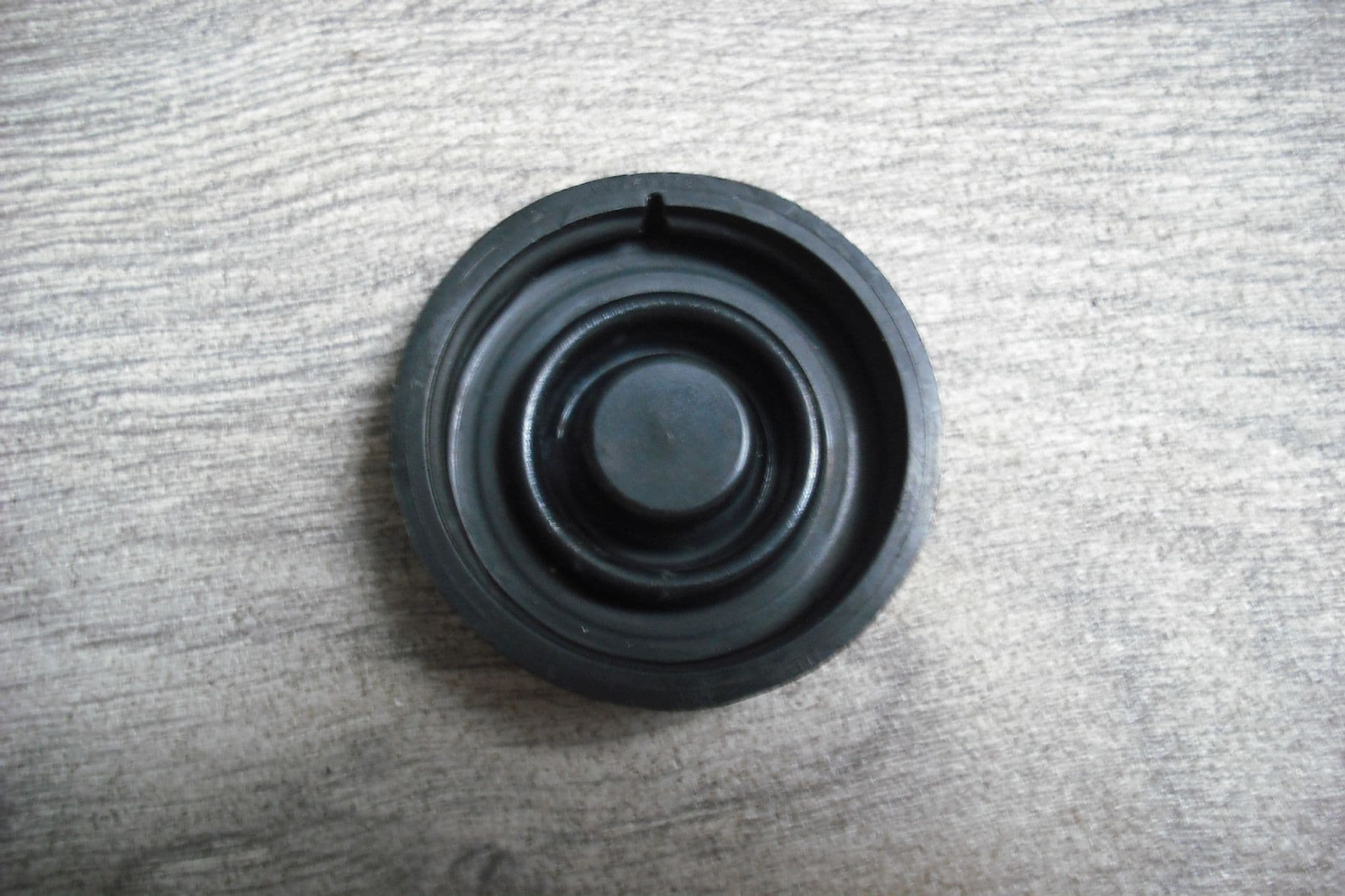 A GENUINE RENAULT TRAFFIC BRAKE FLUID MASTER CYLINDER FILLER CAP