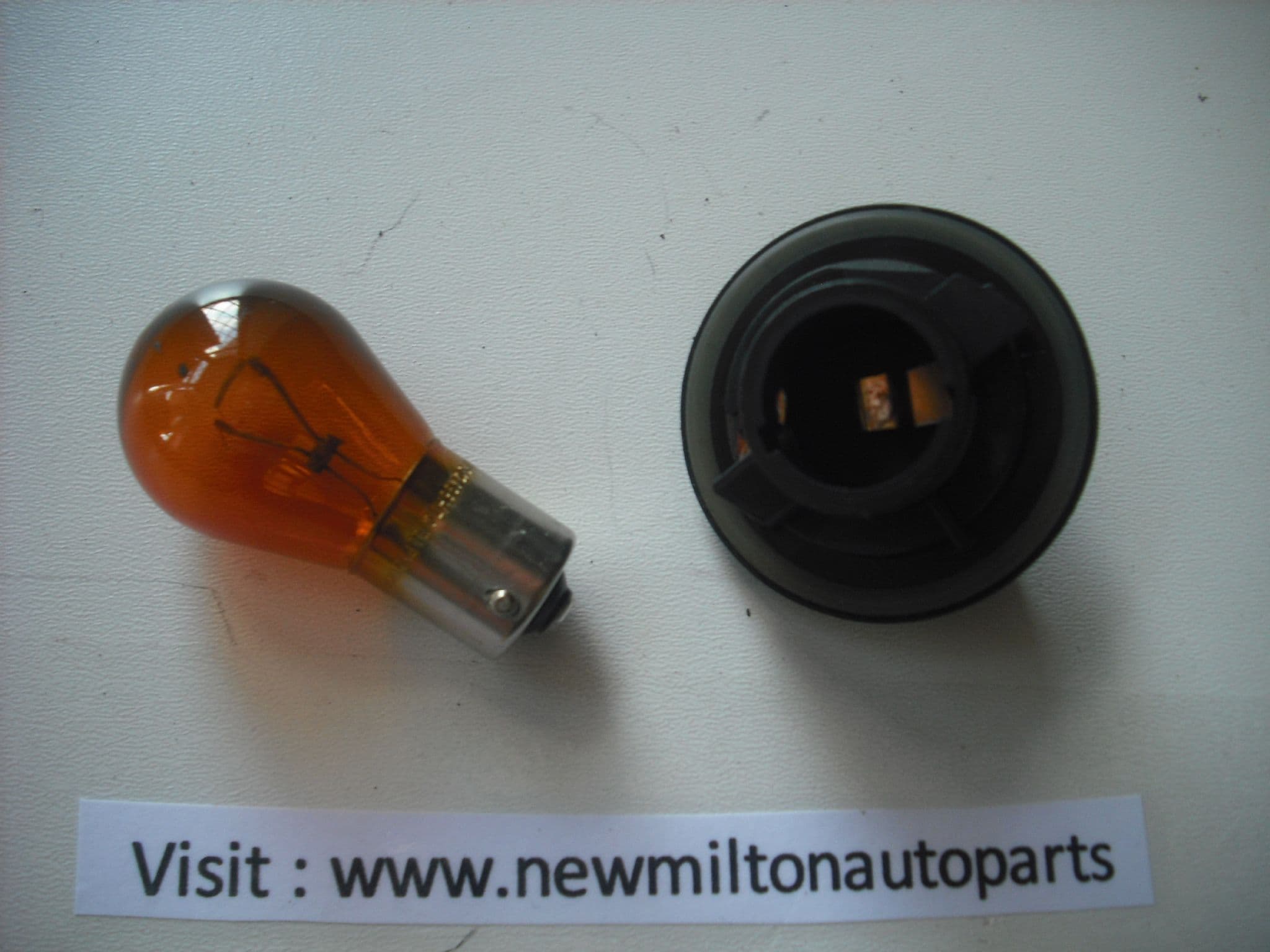 A GENUINE SAAB 93 HEADLIGHT INDICATOR FLASHER BULB HOLDER