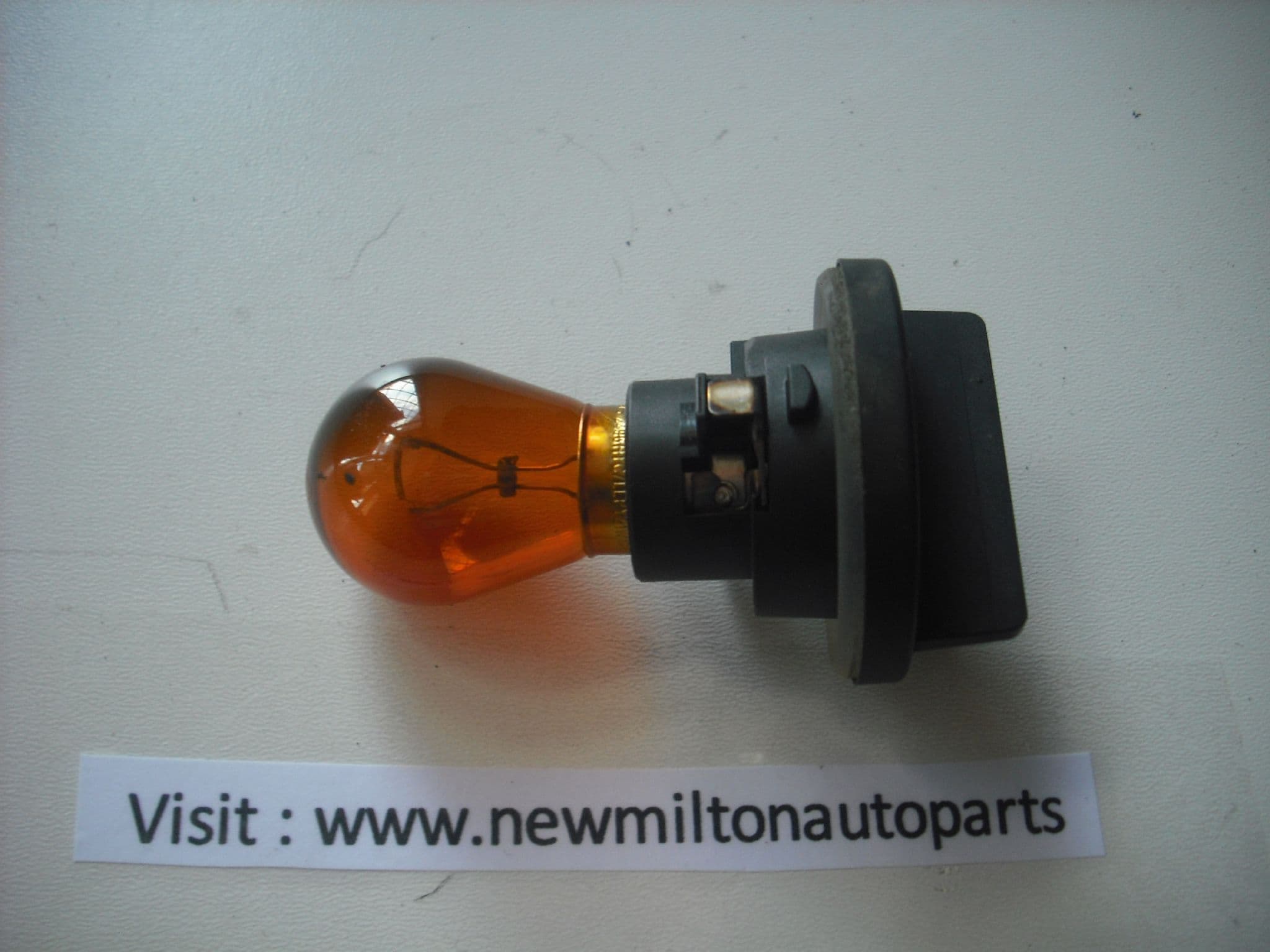 A GENUINE SAAB 93 HEADLIGHT INDICATOR FLASHER BULB HOLDER