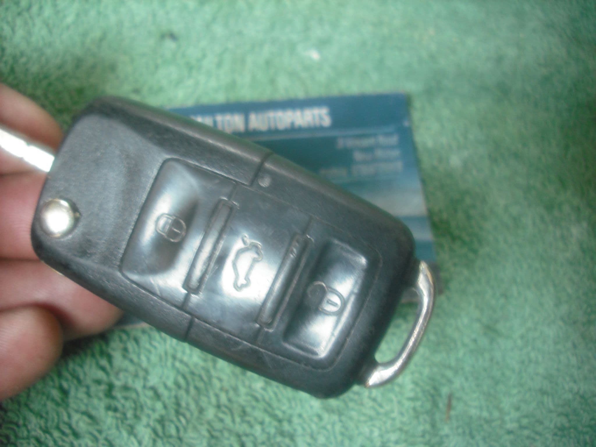 A GENUINE SEAT LEON 3 BUTTON REMOTE CONTROL CENTRAL LOCKING KEY FOB