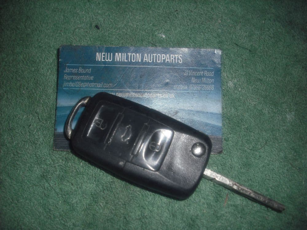 A GENUINE SEAT LEON 3 BUTTON REMOTE CONTROL CENTRAL LOCKING KEY FOB