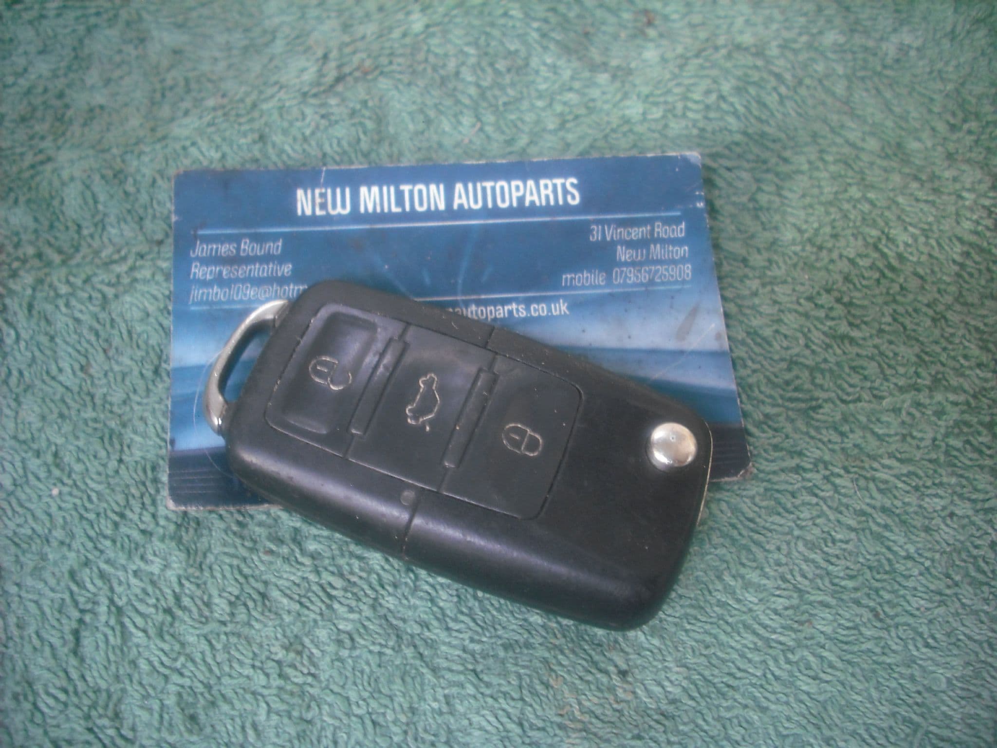 A GENUINE SKODA OCTAVIA MK2 3 BUTTON REMOTE CONTROL KEY FOB COMPLETE