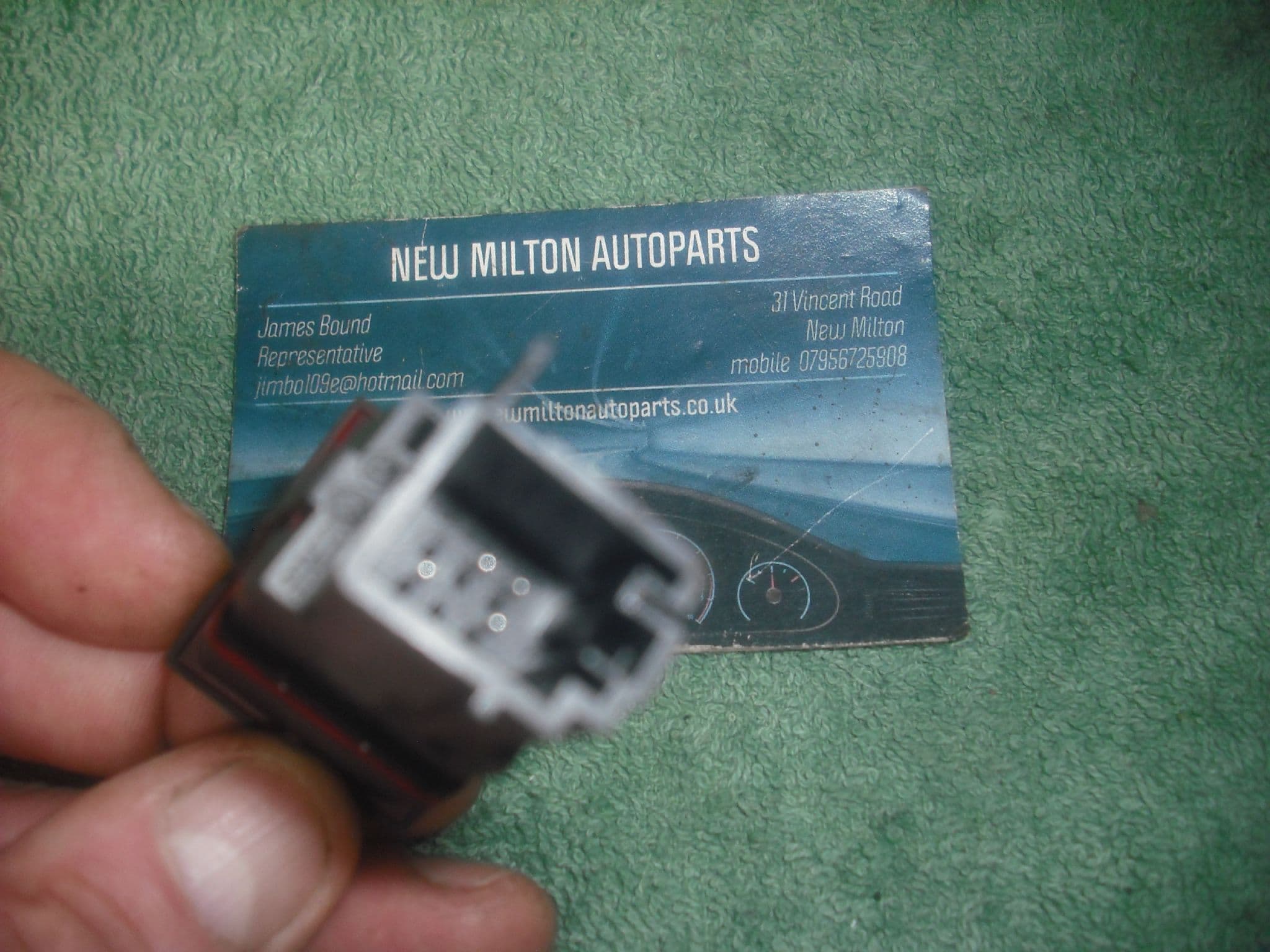 A GENUINE SKODA ROOMSTER HAZARD WARNING LIGHT FLASHER SWITCH