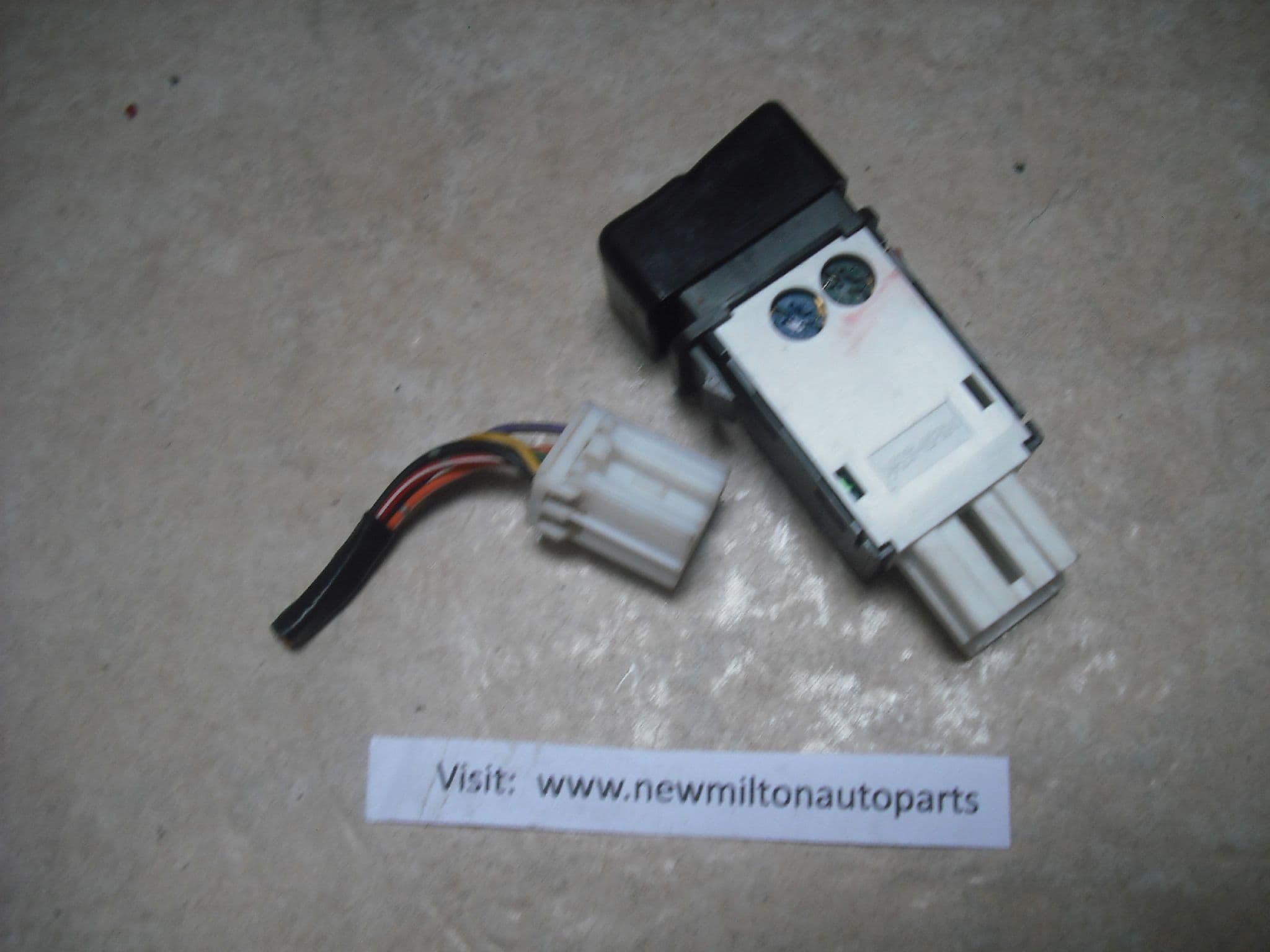 A GENUINE SUBARU FORESTER 1997-2001 REAR BACK FOG LIGHT LAMP SWITCH NILES