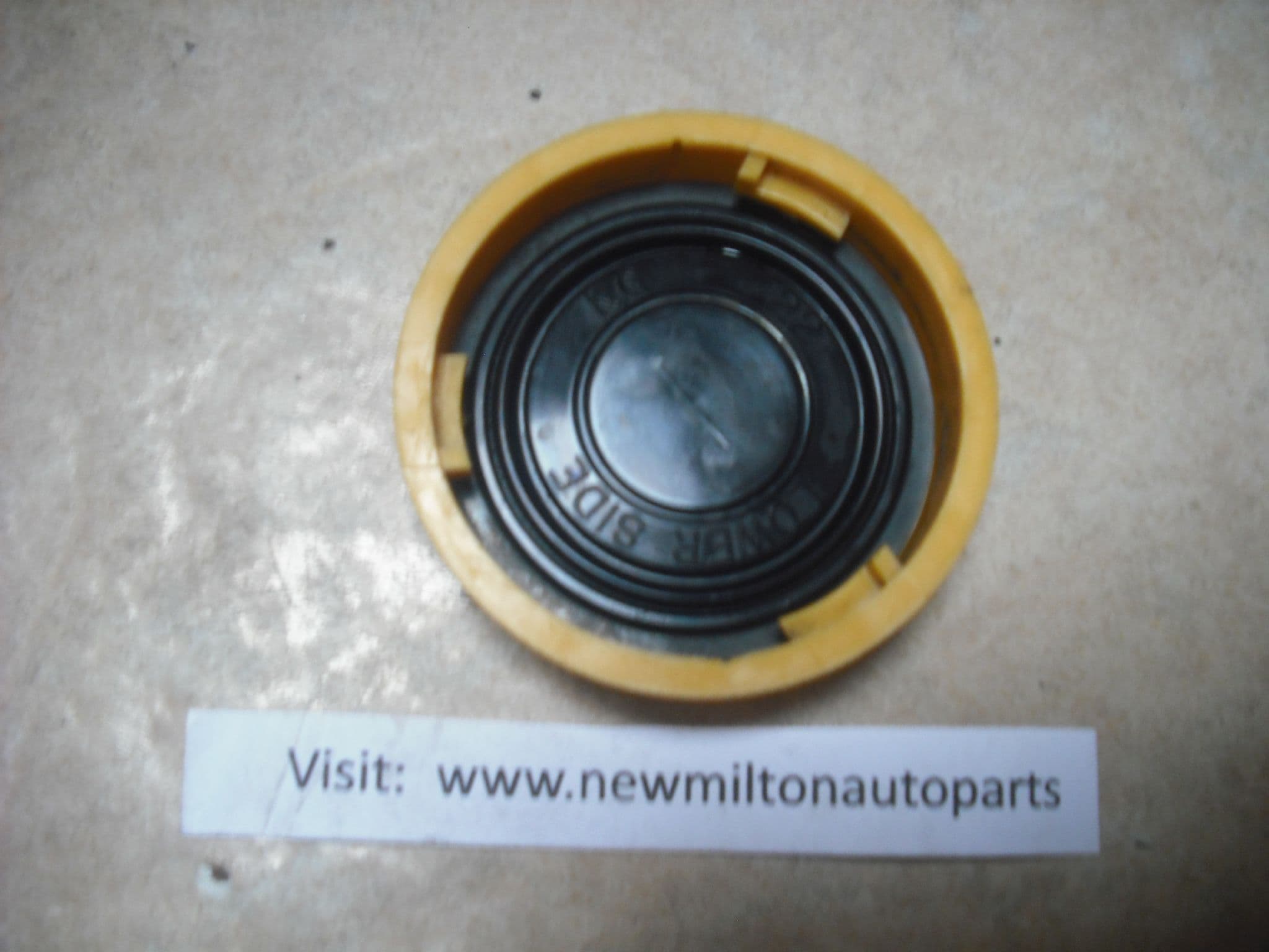 A GENUINE SUBARU FORESTER BRAKE FLUID MASTER CYLINDER FLUIF FILLER CAP