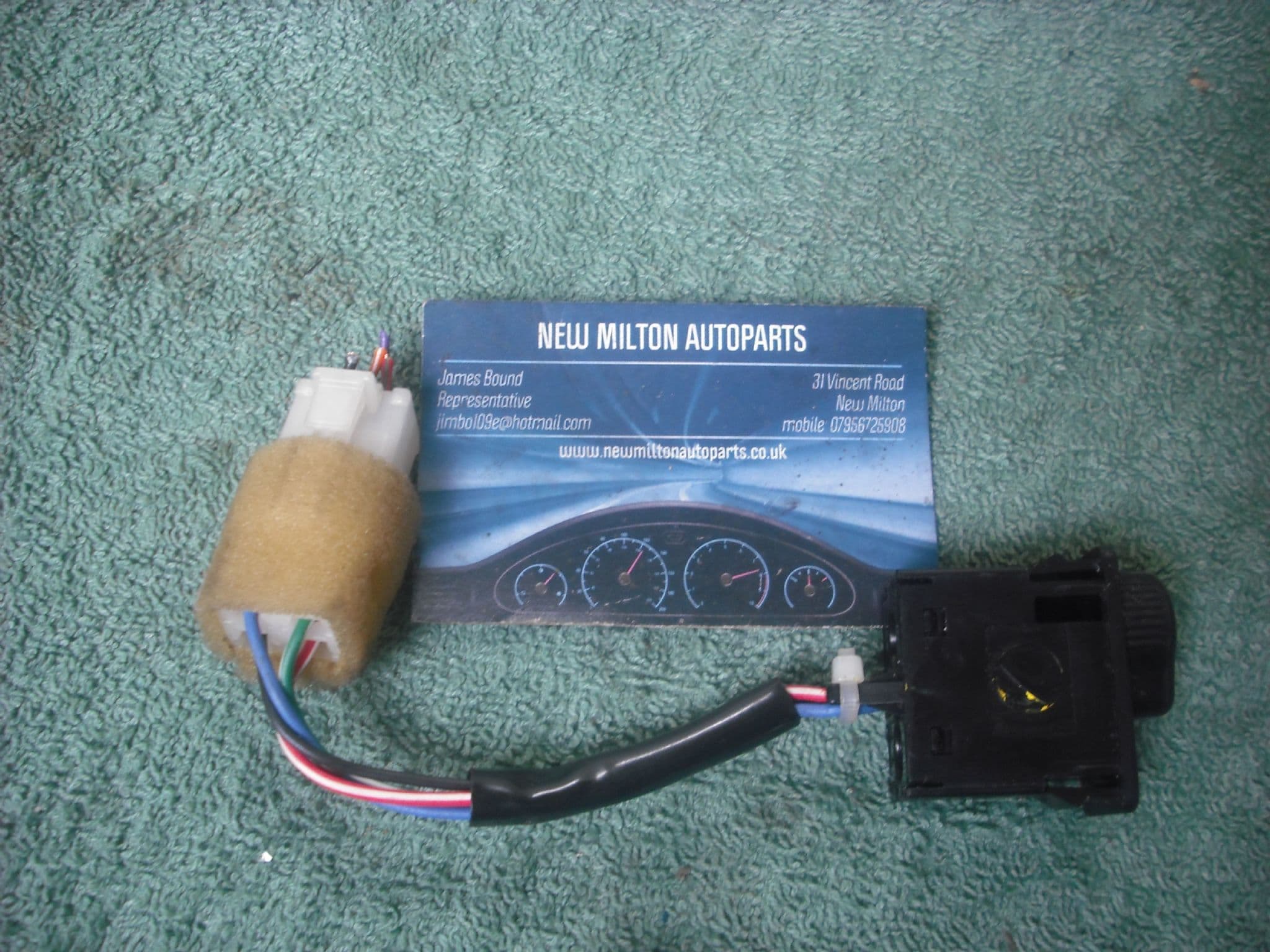 A GENUINE SUBARU FORESTER HEADLIGHT HEADLAMP ADJUSTMENT LEVELING SWITCH