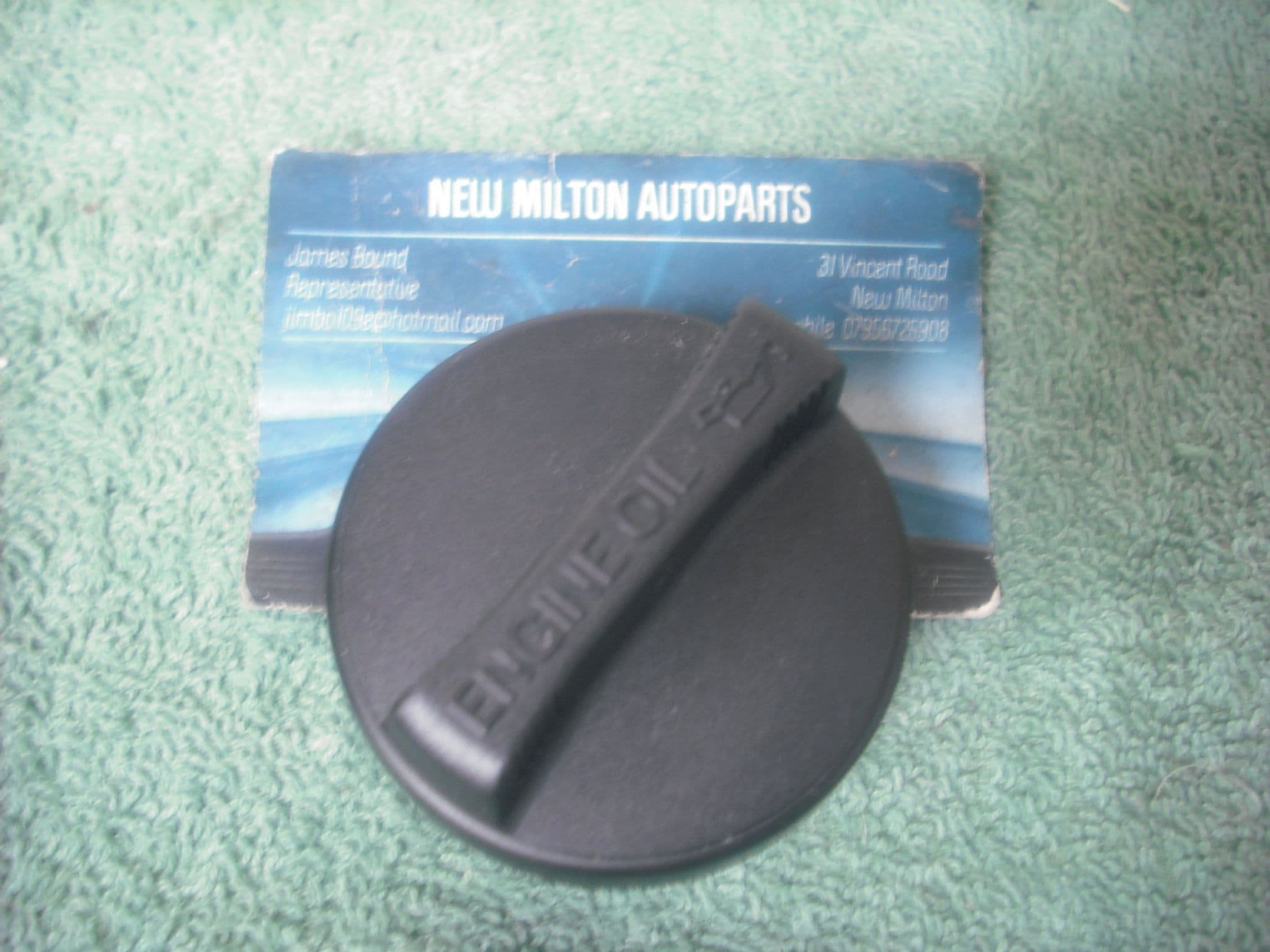 A GENUINE TOYOTA COROLLA ENGINE OIL FILLER CAP