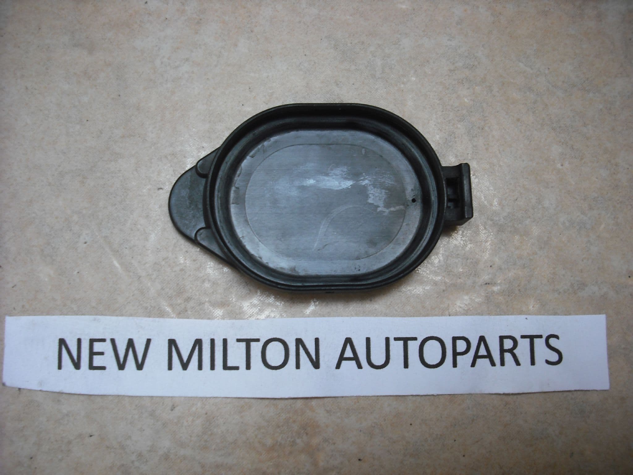 A GENUINE TOYOTA RAV 4 WINDOW / WINDSCREEN WASHER BOTTLE TOP CAP