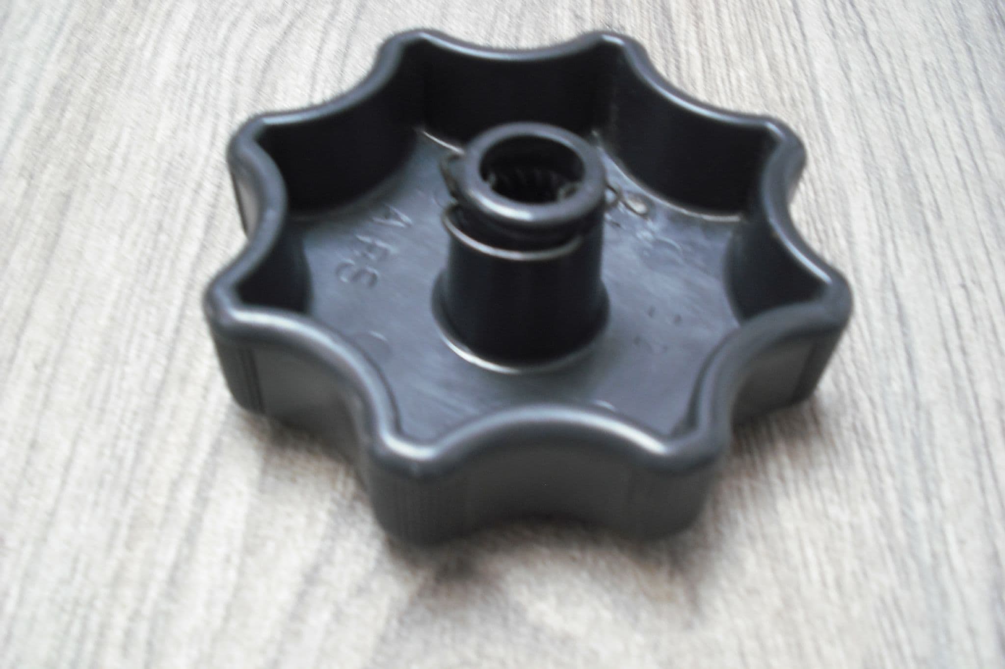 A GENUINE TOYOTA YARIS MK1 FRONT SEAT BACK REST ASJUSTMENT HANDLE KNOB
