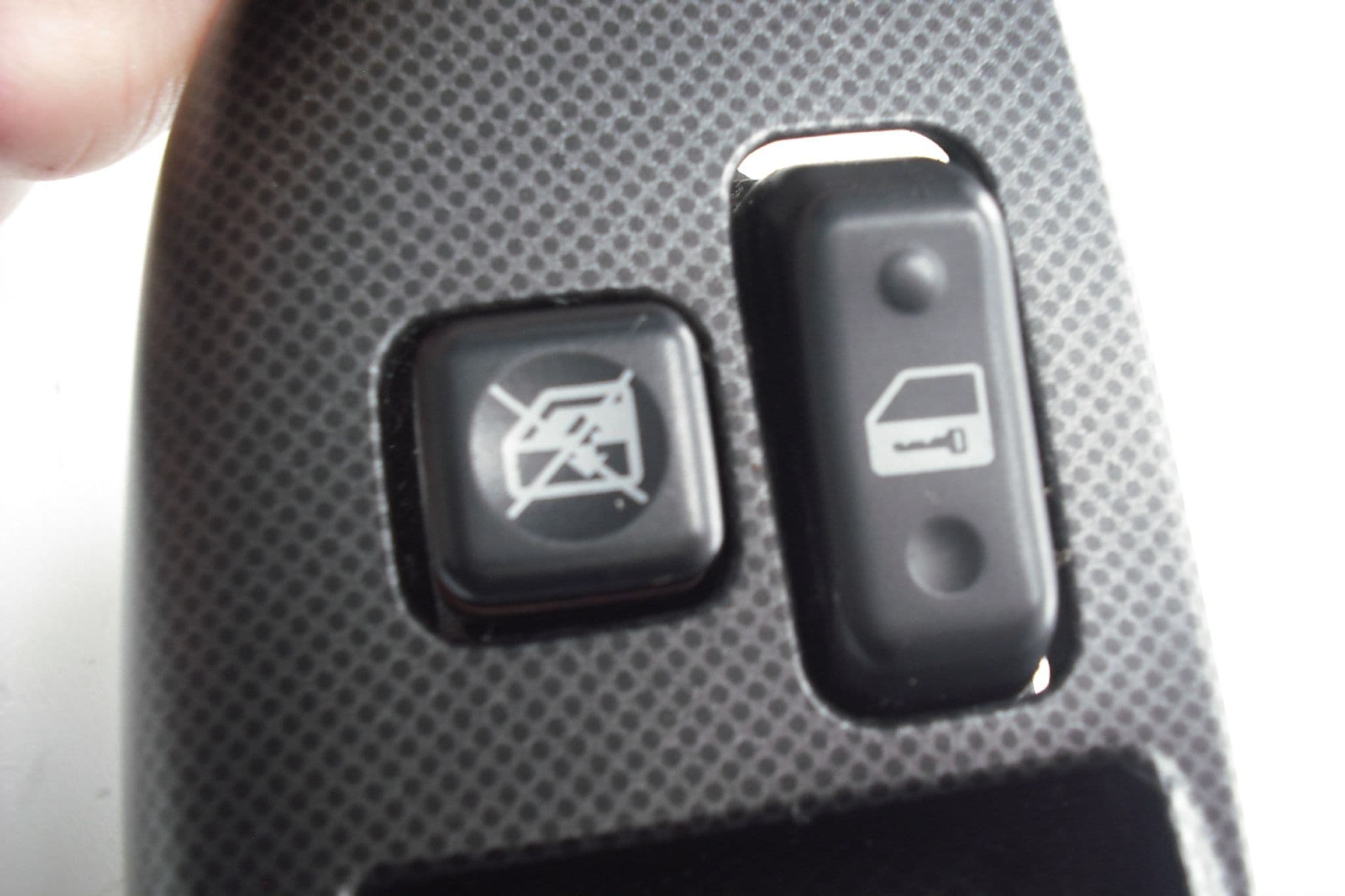 A GENUINE TOYOTA YARIS MK1 UK DRIVERS DOOR ELECTRIC WINDOW SWITCH PACK