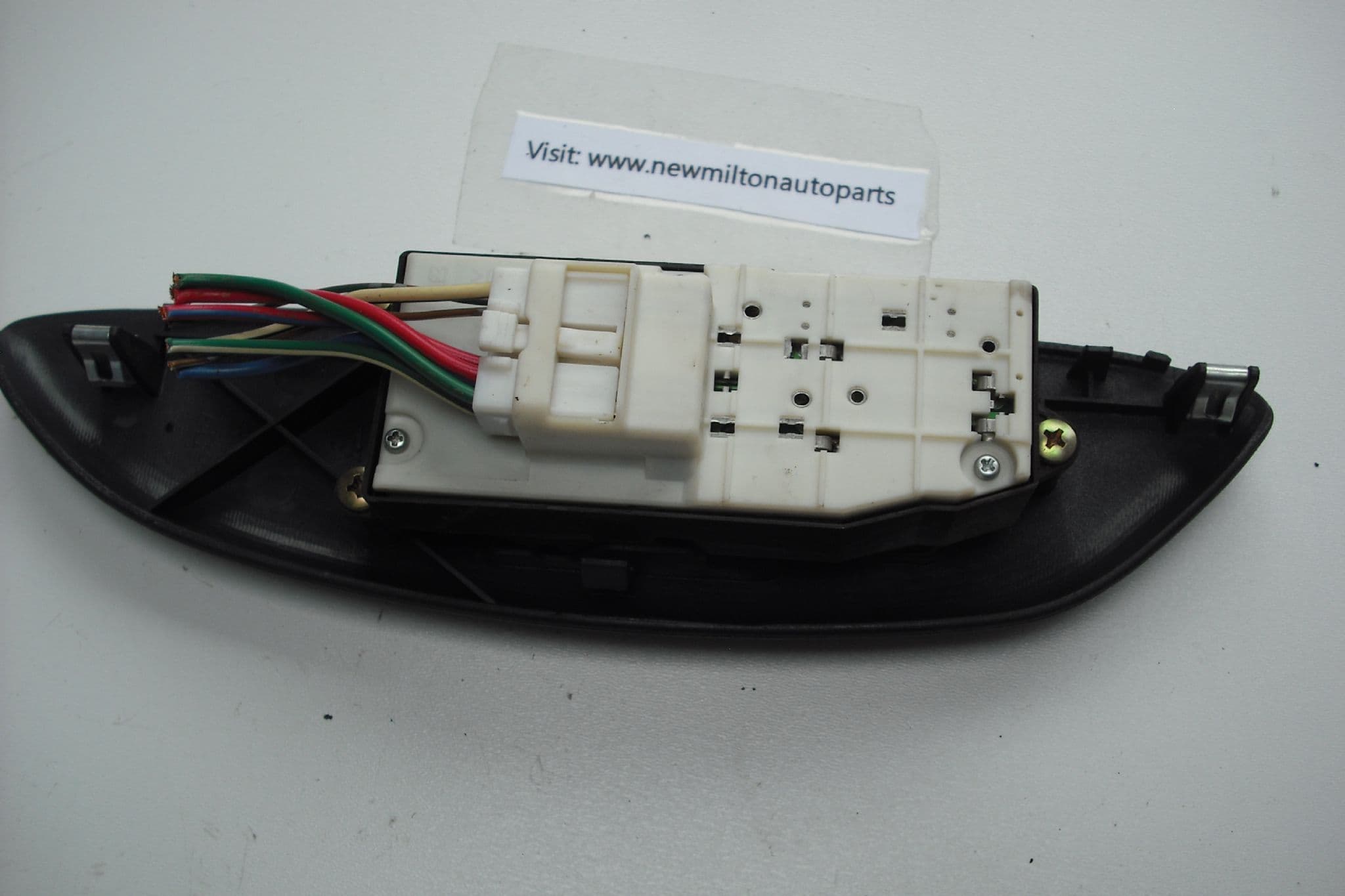 A GENUINE TOYOTA YARIS MK1 UK DRIVERS DOOR ELECTRIC WINDOW SWITCH PACK