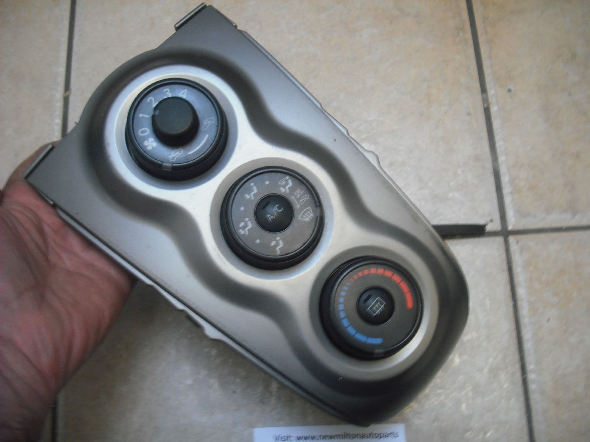 A GENUINE TOYOTA YARIS MK2 2006 - 2009 A/C HEATER CONTROL PANEL