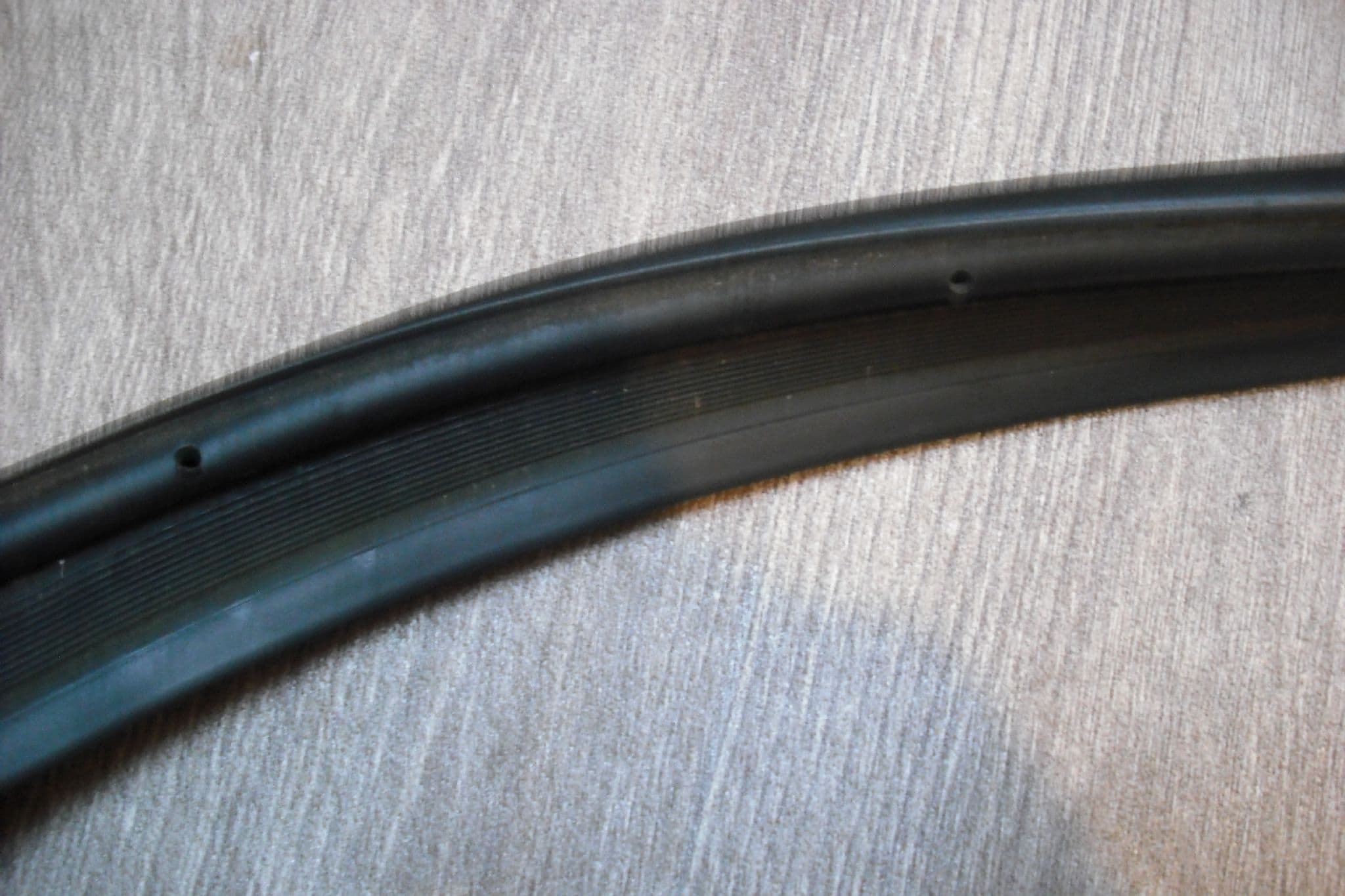 A GENUINE TOYOTA YARIS MK2 3 DOOR REAR BOOT RUBBER WEATHER SEAL
