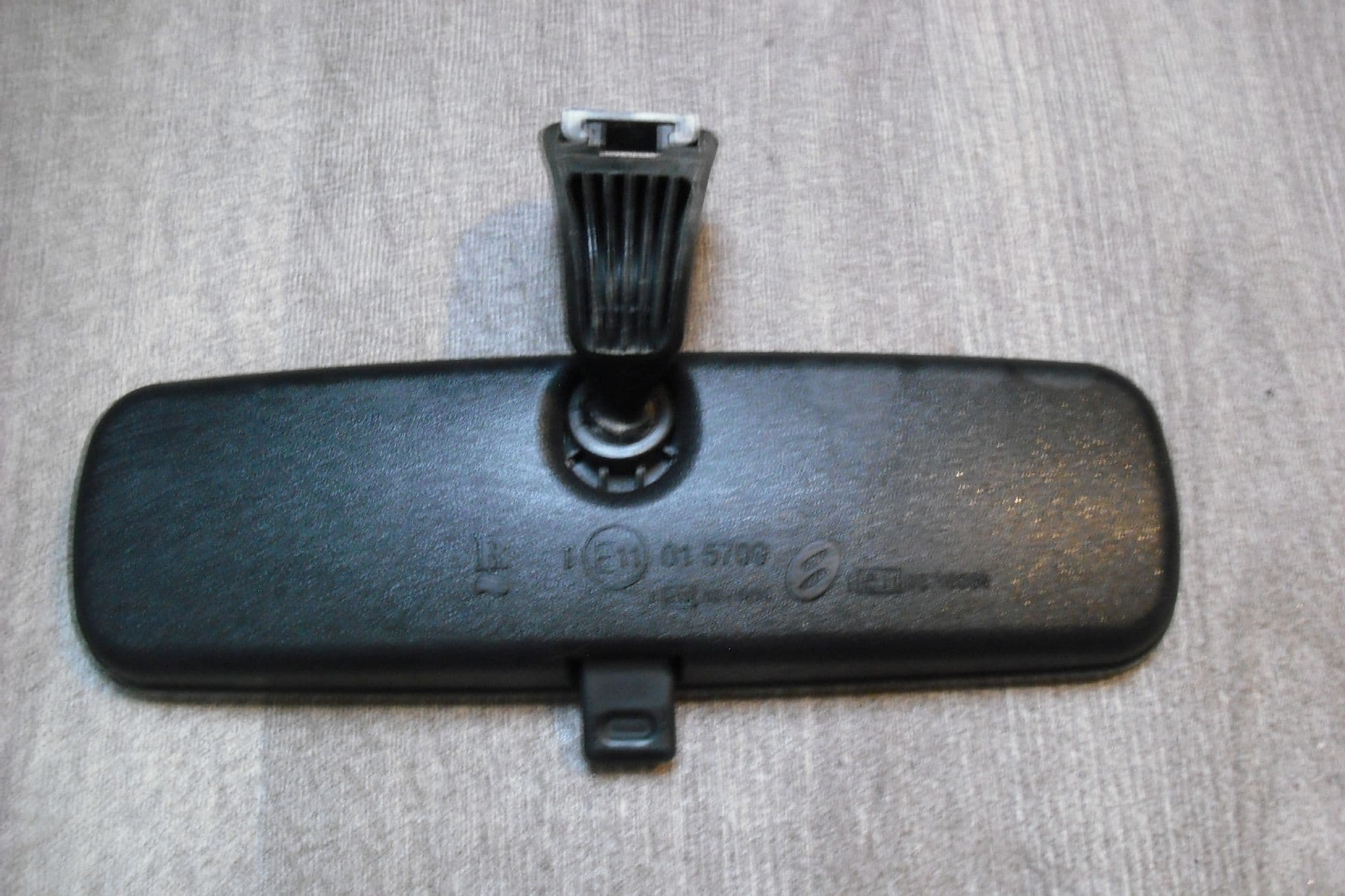 A GENUINE TOYOTA YARIS MK2 INTERIOR REAR VIEW MIRROR