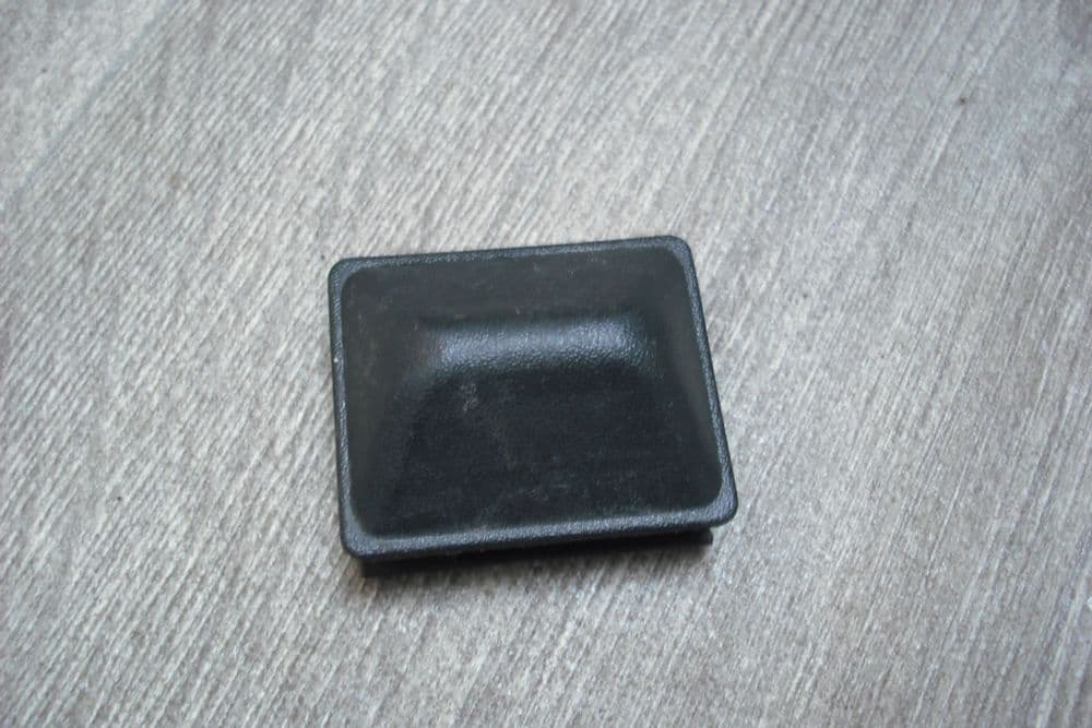 A GENUINE VAUXHALL ASTRA H MK5 REAR PARCELSHELF LOAD COVER BUMP STOP