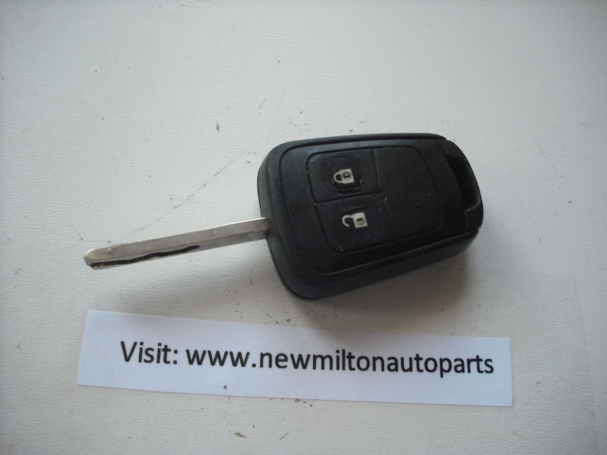 A GENUINE VAUXHALL ASTRA J 2 BUTTON KEY FOB REMOTE