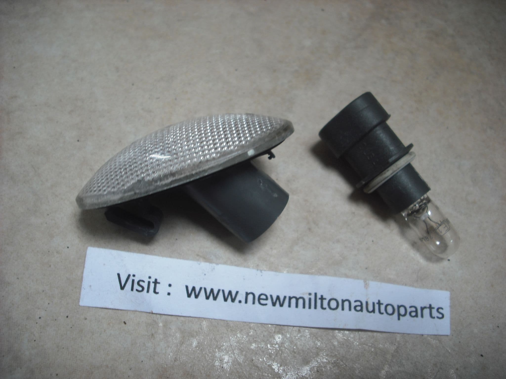 A GENUINE VAUXHALL CORSA C FRONT WING SIDE MARKER INDICATOR FLASHER