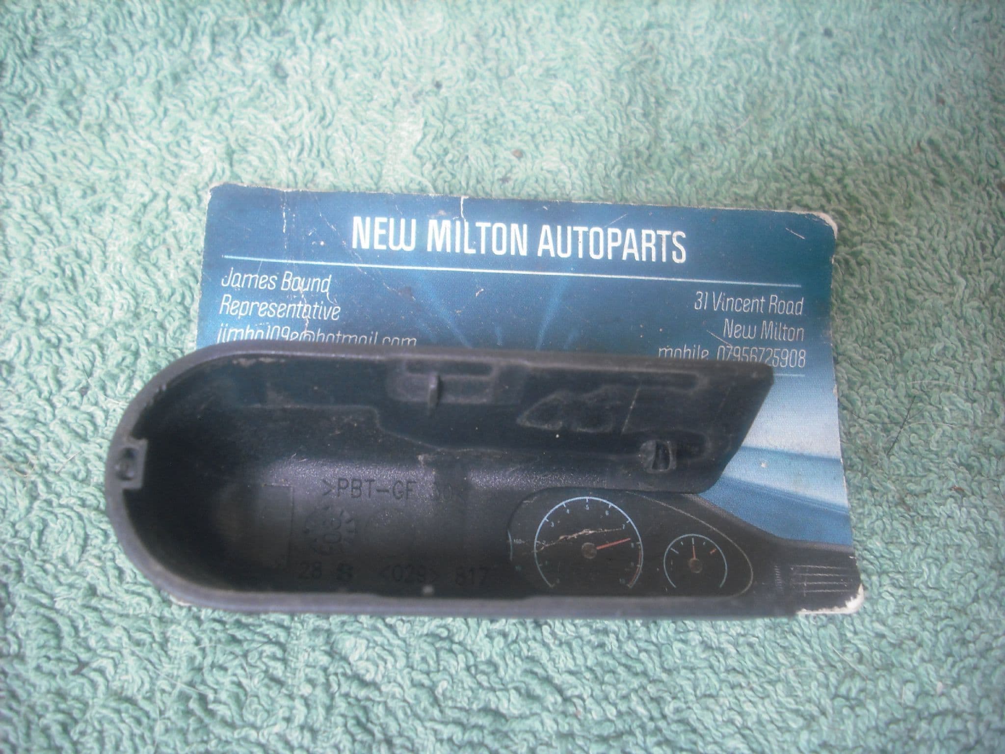 A GENUINE VAUXHALL CORSA D REAR BACK WINDOW WIPER ARM FIXING NUT COVER CAP