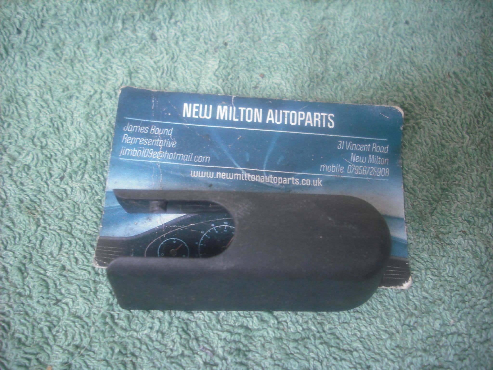 A GENUINE VAUXHALL CORSA D REAR BACK WINDOW WIPER ARM FIXING NUT COVER CAP