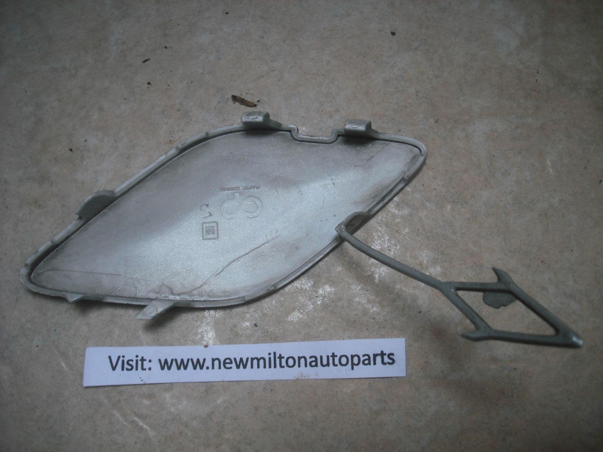 A GENUINE VAUXHALL INSIGNIA FRONT BUMPER TOWING EYE COVER DOOR SILVER