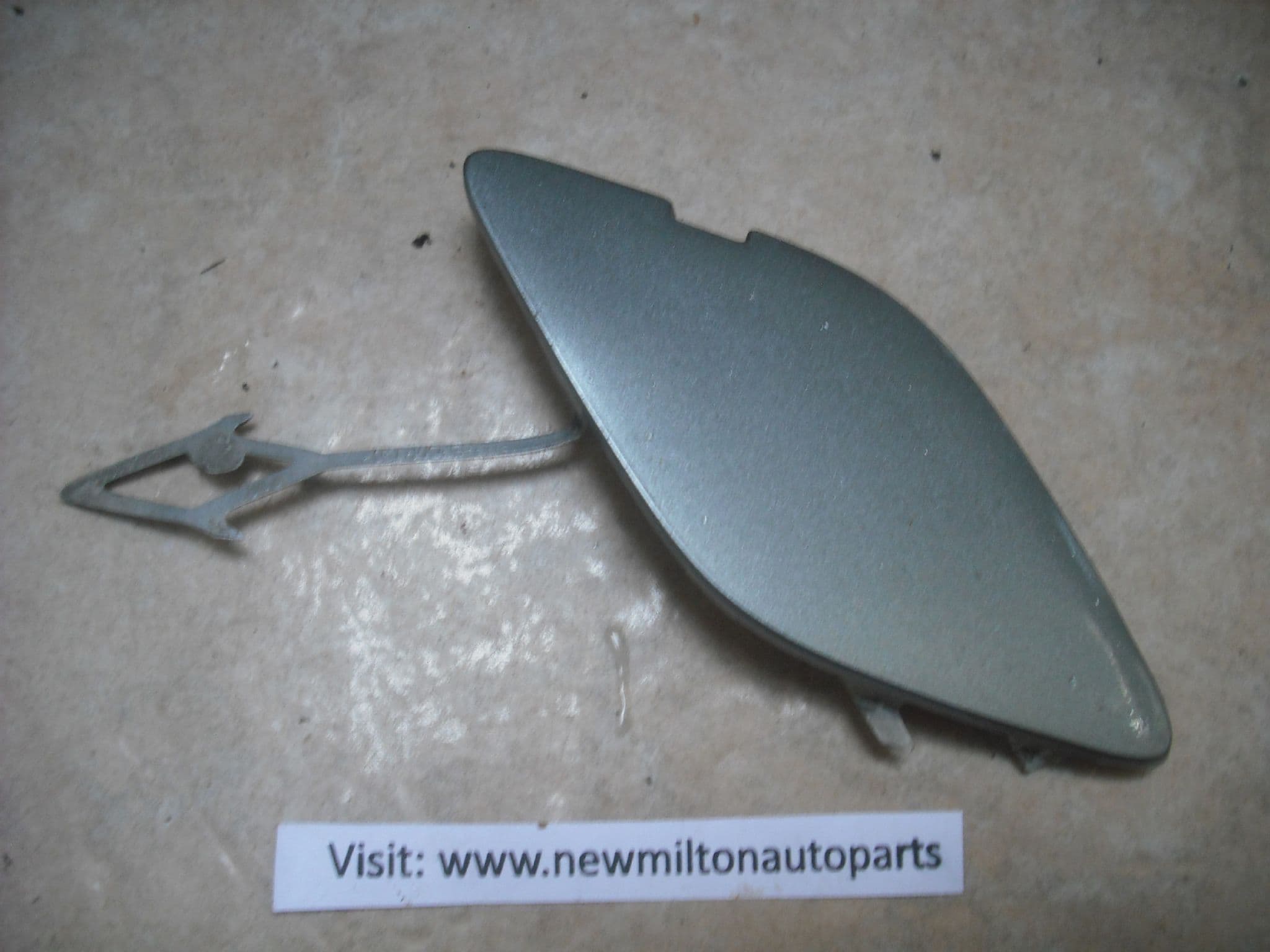 A GENUINE VAUXHALL INSIGNIA FRONT BUMPER TOWING EYE COVER DOOR SILVER