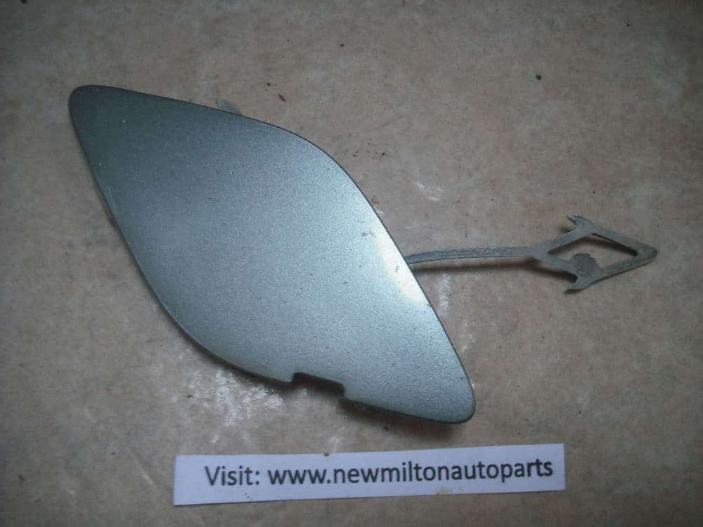 A GENUINE VAUXHALL INSIGNIA FRONT BUMPER TOWING EYE COVER DOOR SILVER