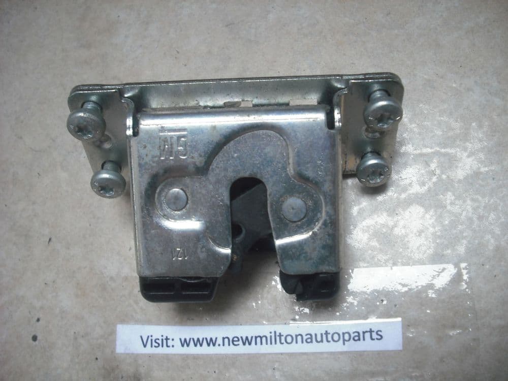 A GENUINE VAUXHALL MERIVA REAR BOOT TRUNK TAILGATE CATCH LOCK
