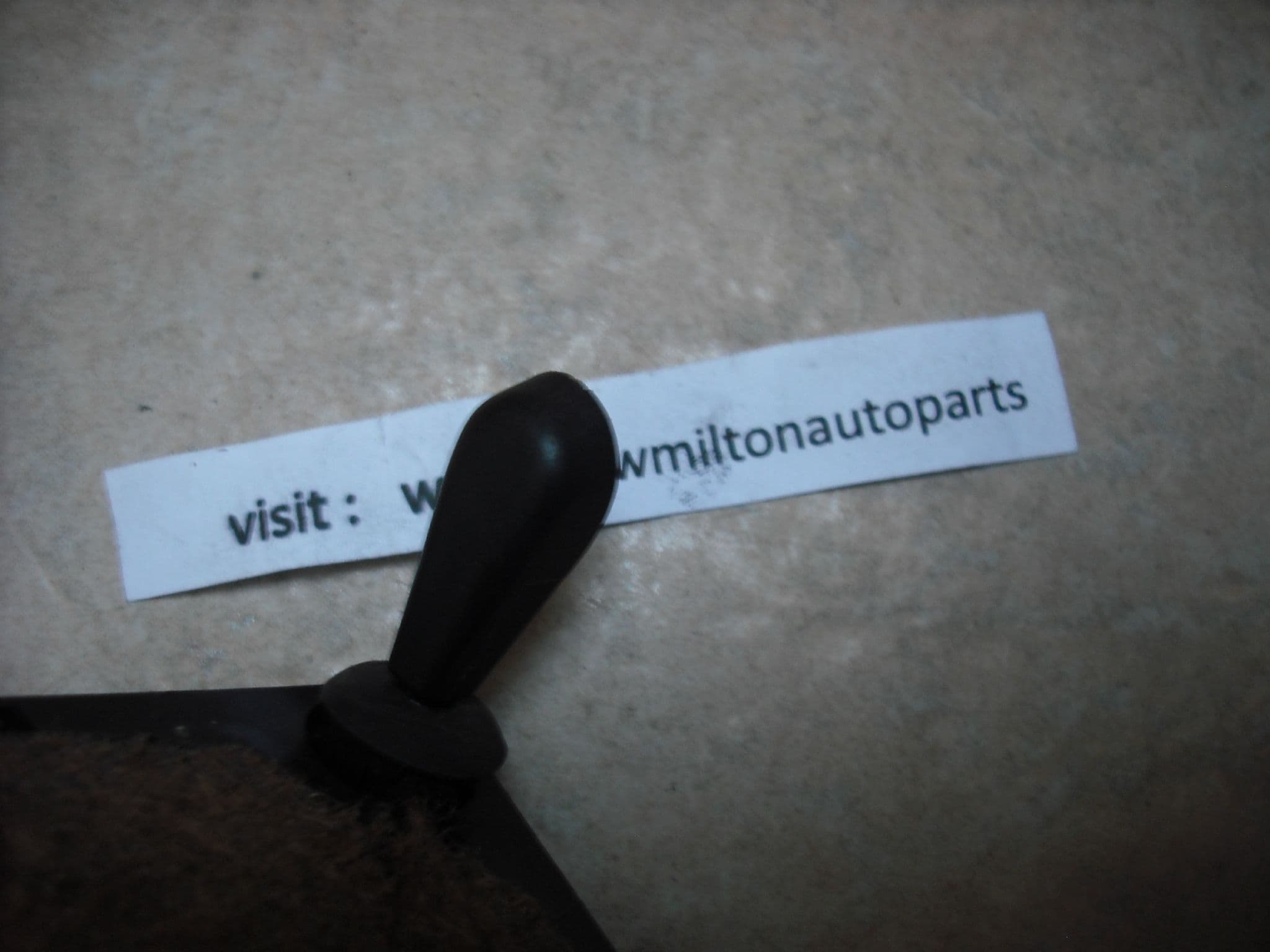 A GENUINE VOLKSWAGEN GOLF MK4 RETRACTABLE STRING HANGER FOR THE REAR ...