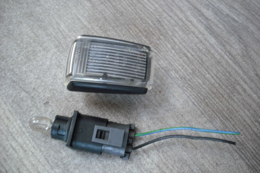 A GENUINE VOLVO 740 760 940 960 FRONT WING SIDE MARKER FLASHER INDICATOR