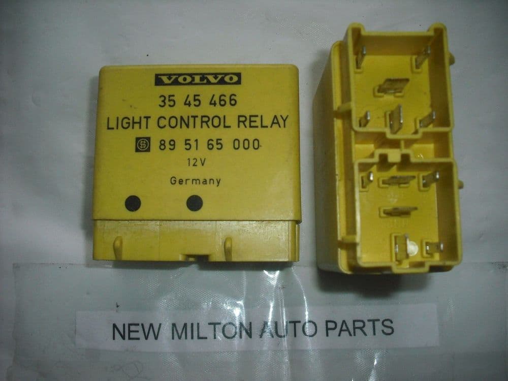 A GENUINE VOLVO 850 HEADLIGHT HEADLAMP LAMP CONTROL RELAY 35 45 466 3545466