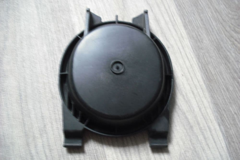 A GENUINE VOLVO 940 AND 960 HEADLIGHT HEADLAMP REAR BULB COVER CAP