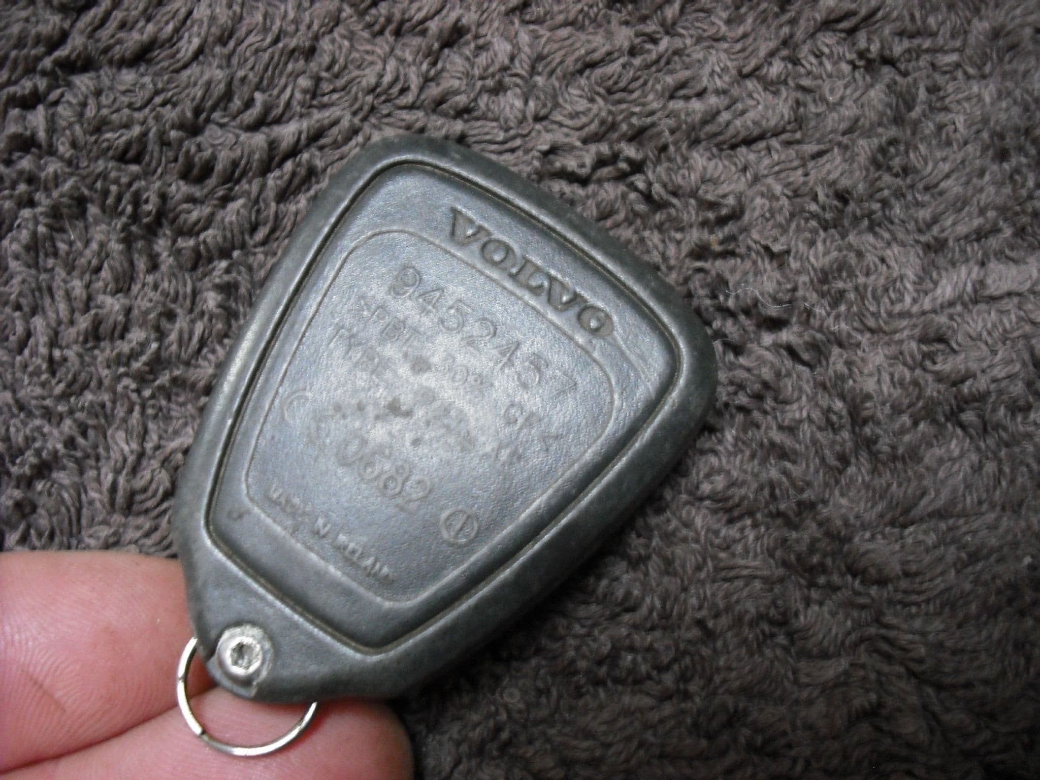 A GENUINE VOLVO S60 S80 V70 XC70 4 BUTTON 9452457 REMOTE LOCKING KEY ...