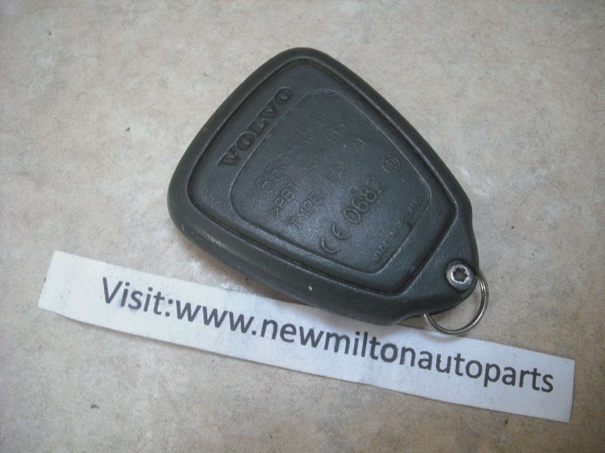 A GENUINE VOLVO S60 V70 4 BUTTON REMOTE CONTROL KEY FOB