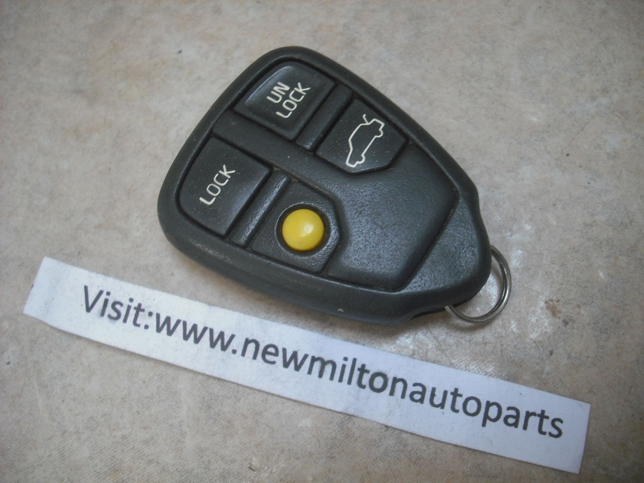 A GENUINE VOLVO S60 V70 4 BUTTON REMOTE CONTROL KEY FOB