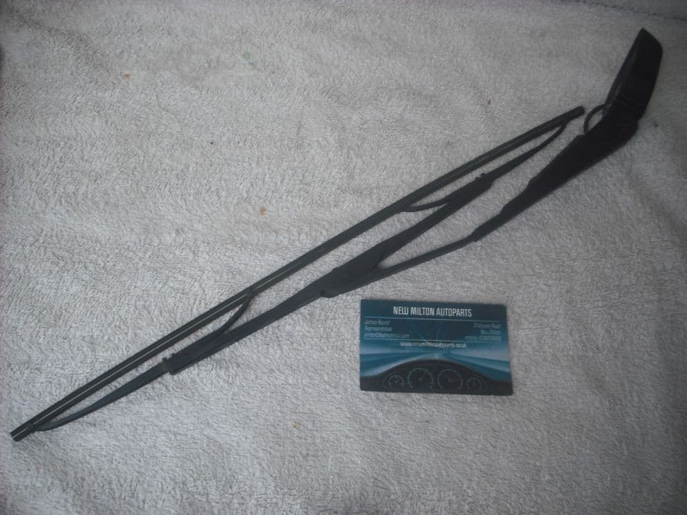 A GENUINE VOLVO V40 ESTATE 1997-1999 REAR TAILGATE WIPER ARM AND BLADE