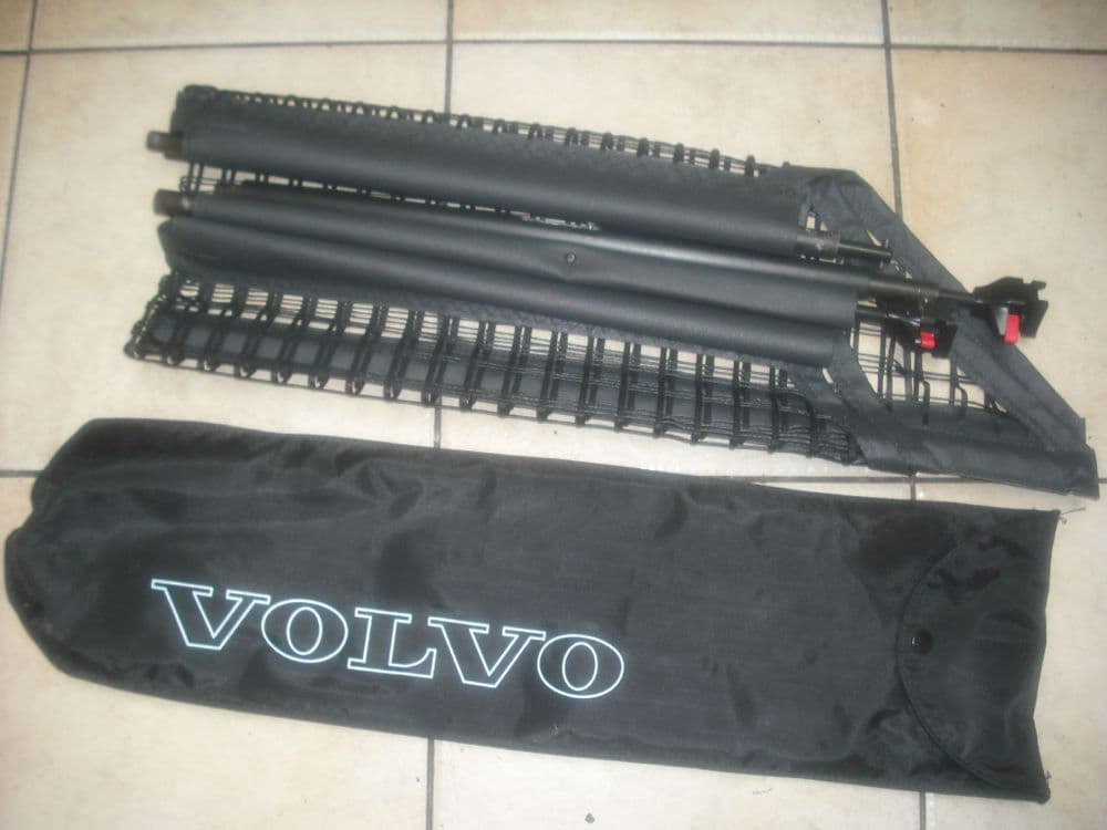 A GENUINE VOLVO V40 ESTATE 1997-2004 DOG GUARD CARGO NET