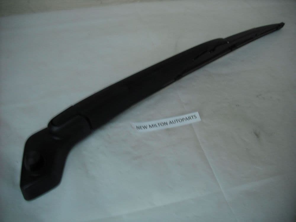 A GENUINE VOLVO V40 ESTATE 2000-2004 REAR BACK WINDOW TAILGATE WIPER ...