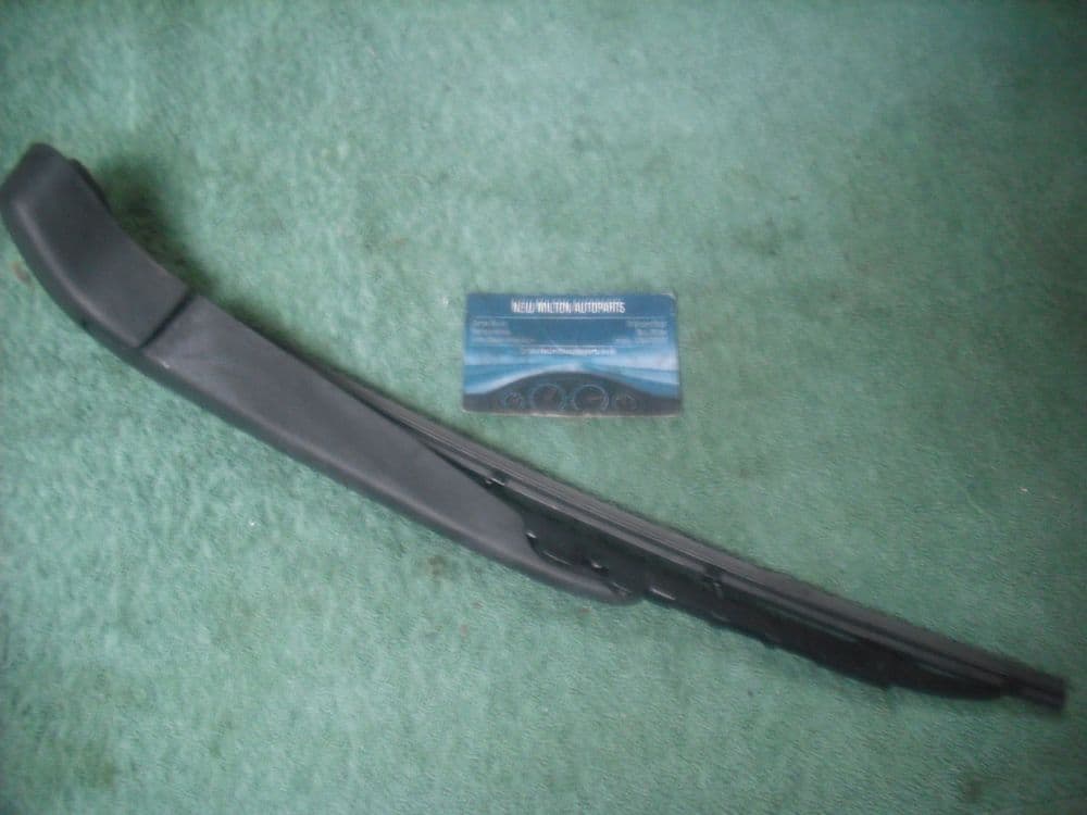 A GENUINE VOLVO V50 2005-2012 REAR BACK WINDOW WIPER ARM AND BLADE