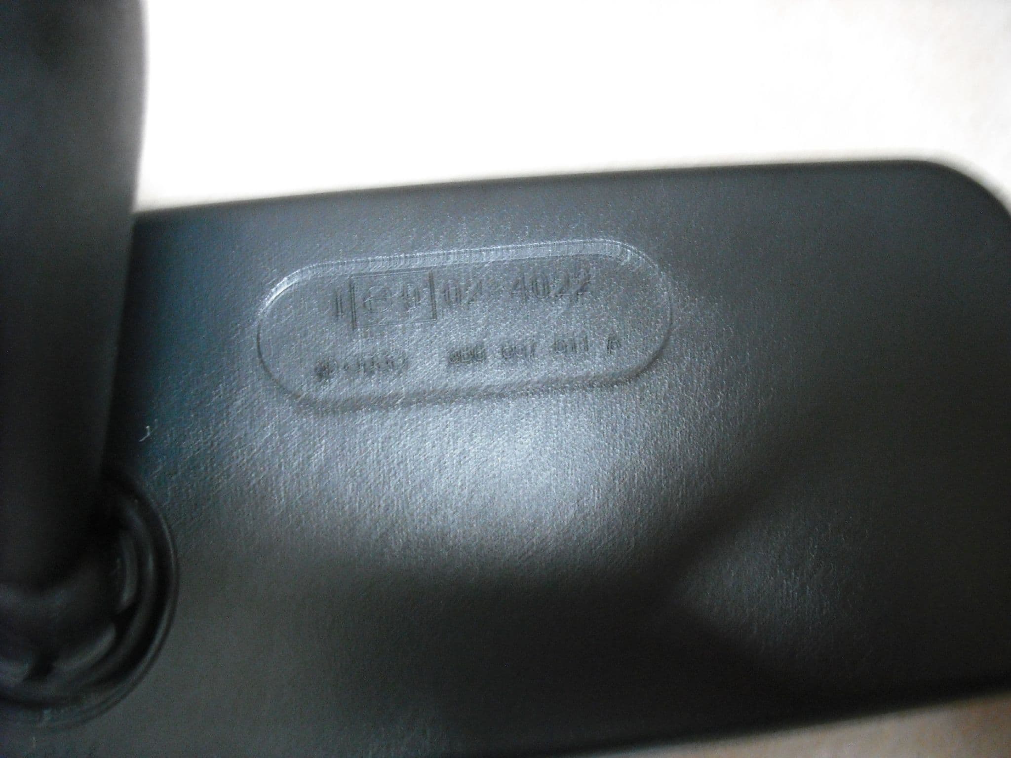 A GENUINE VW VOLKSWAGEN GOLF MK4 1998-2004 STANDARD REAR VIEW MIRROR