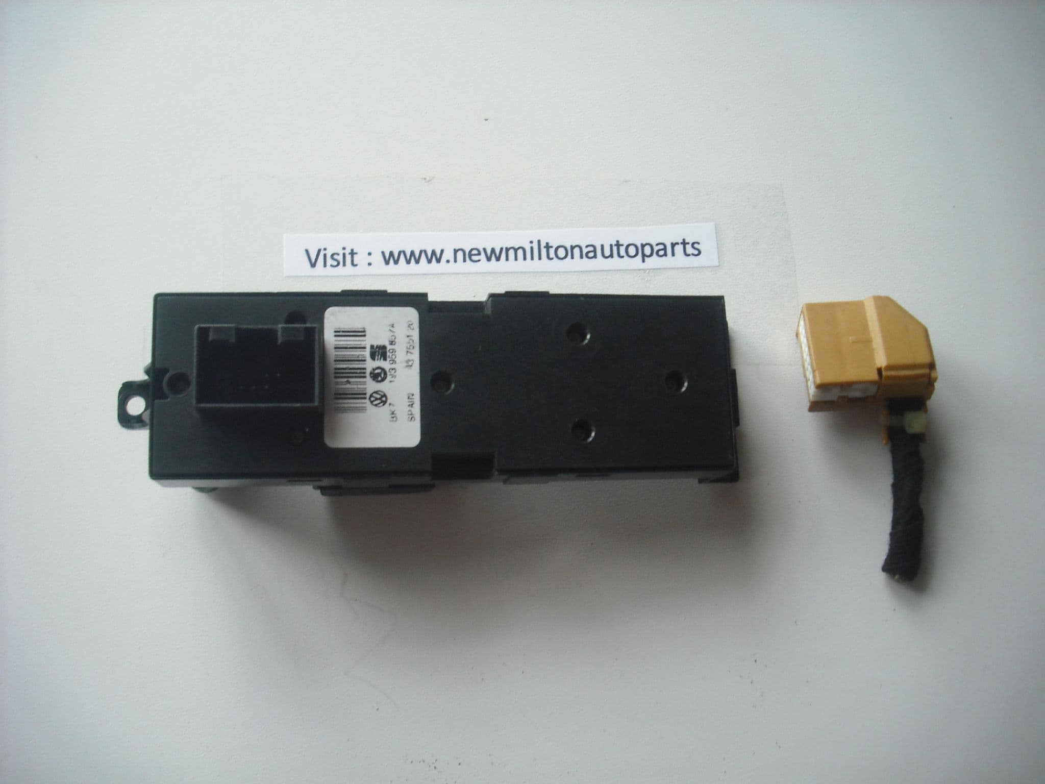 A GENUINE VW VOLKSWAGEN GOLF MK4 DRIVERS DOOR ELECTRIC WINDOW SWITCHES ...