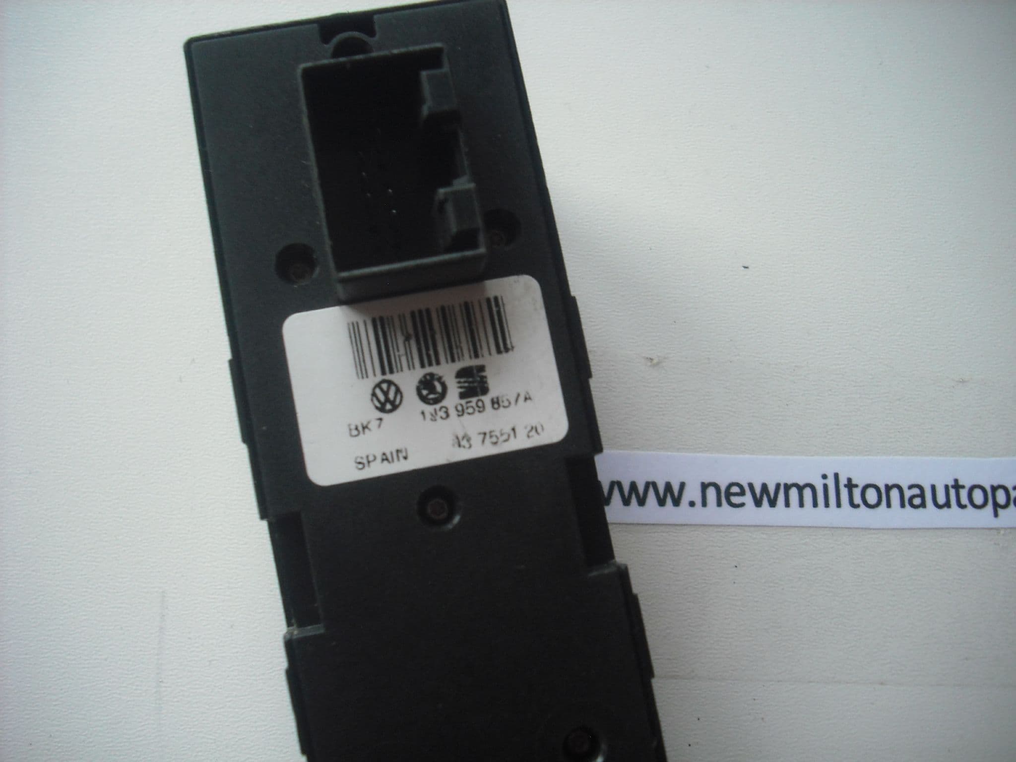 A GENUINE VW VOLKSWAGEN GOLF MK4 DRIVERS DOOR ELECTRIC WINDOW SWITCHES ...