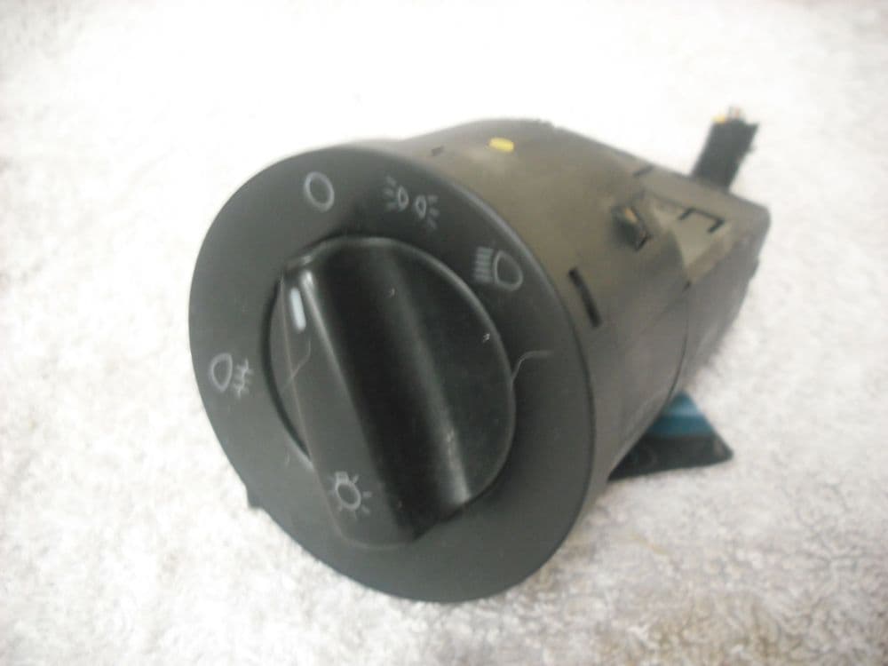 A GENUINE VW VOLKSWAGEN GOLF MK4 HEADLIGHT HEADLAMP REAR FOG LIGHT ...