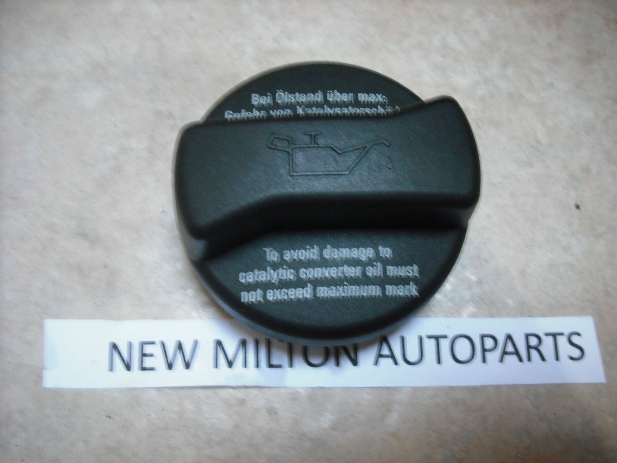 A GENUINE VW VOLKWAGEN GOLF MK4 1997-2004 ENGINE OIL FILLER CAP