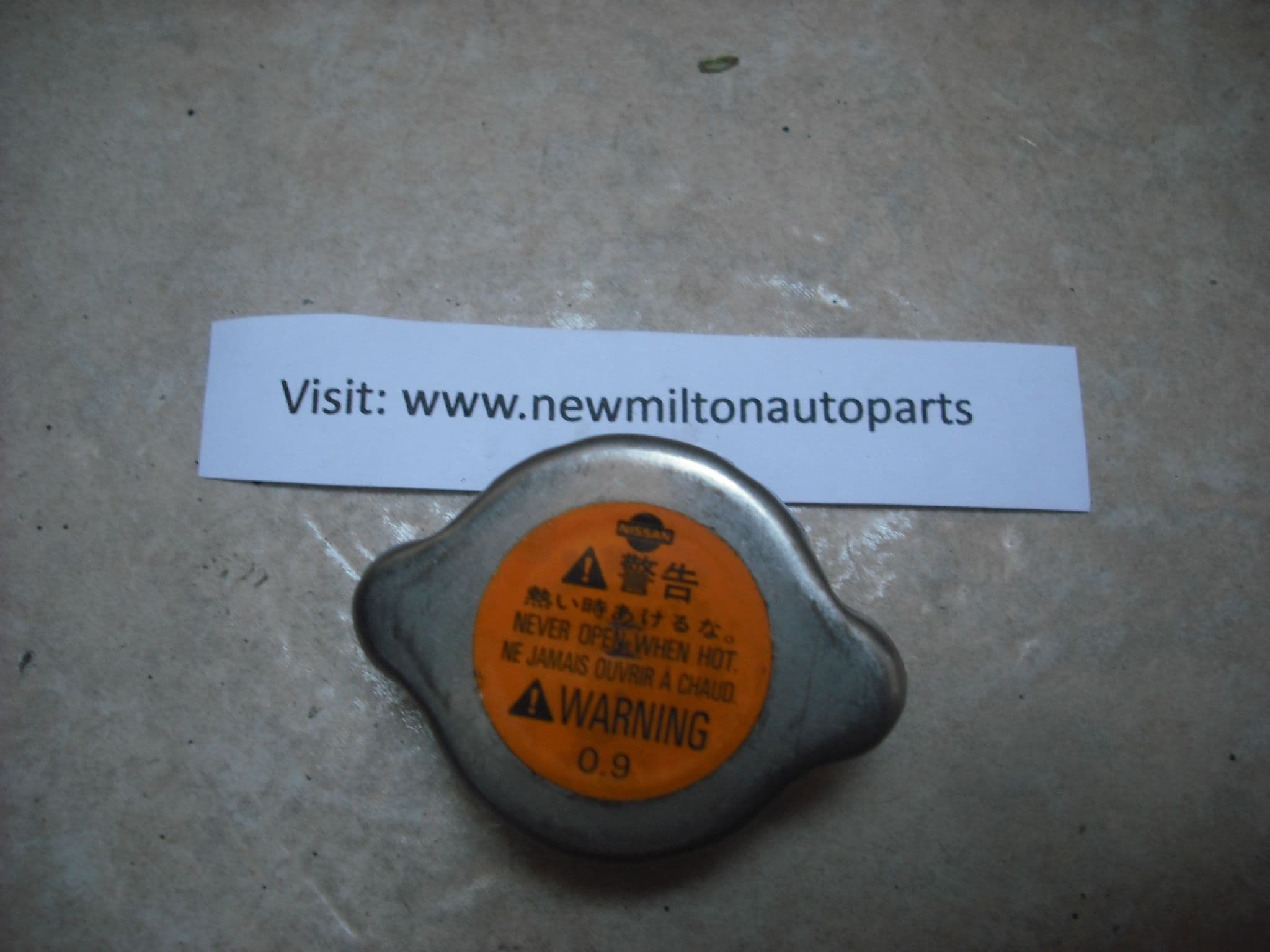 A GEUINE NISSAN ALMERA N16 ENGINE RADIATOR RADIATOR CAP