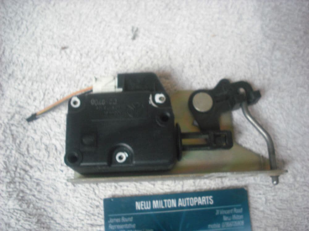 A JAGUAR XJ8 X308 FUEL FILLER FLAP ACTUATOR SOLENOID