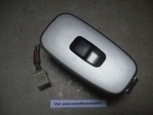 A LEXUS IS200 IS300 REAR DOOR ELECTRIC WINDOW SWITCH