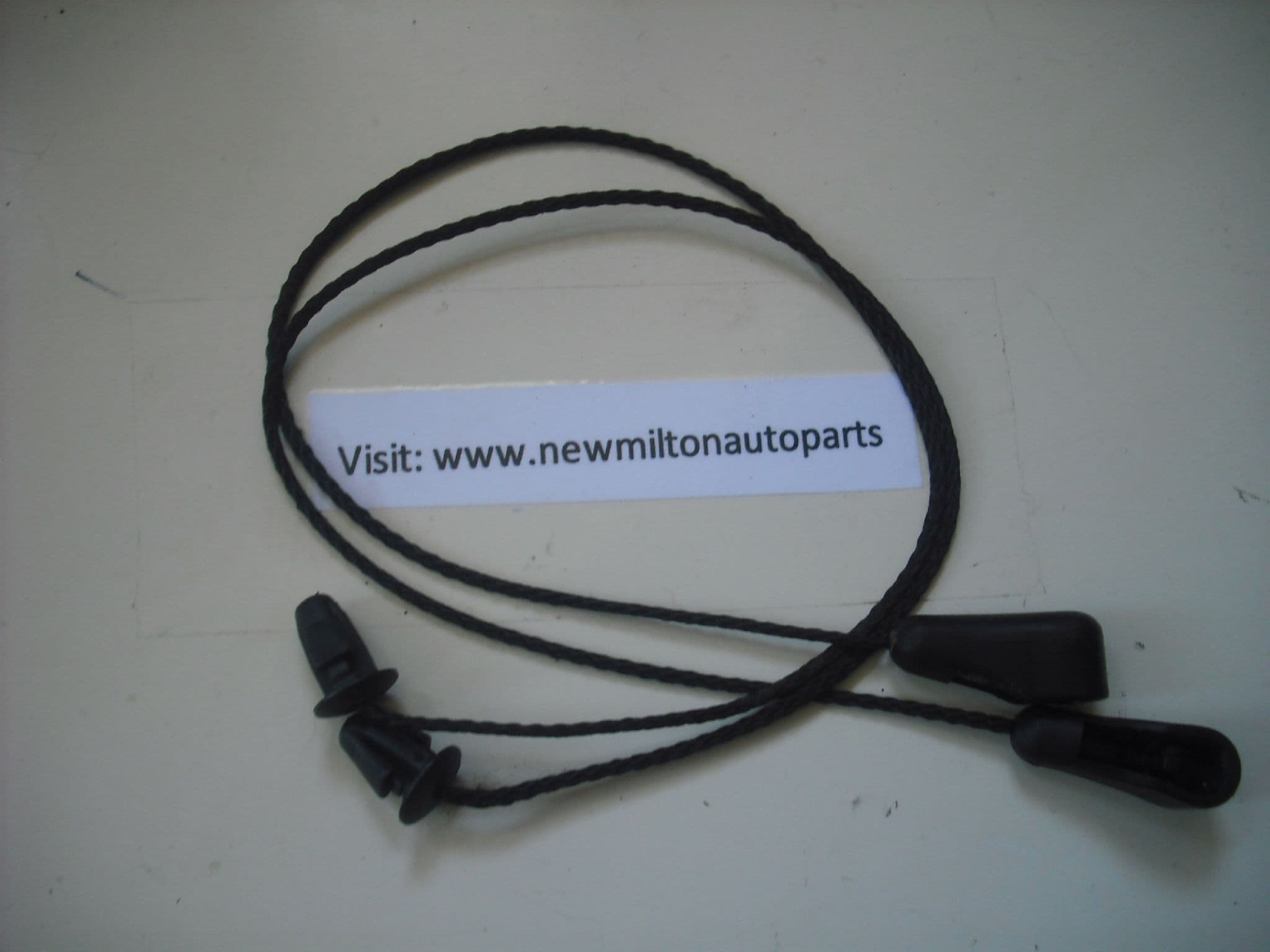 A PAIR OF GENUINE FORD FOCUS MK2 REAR PARCELSHELF STRING HANGERS